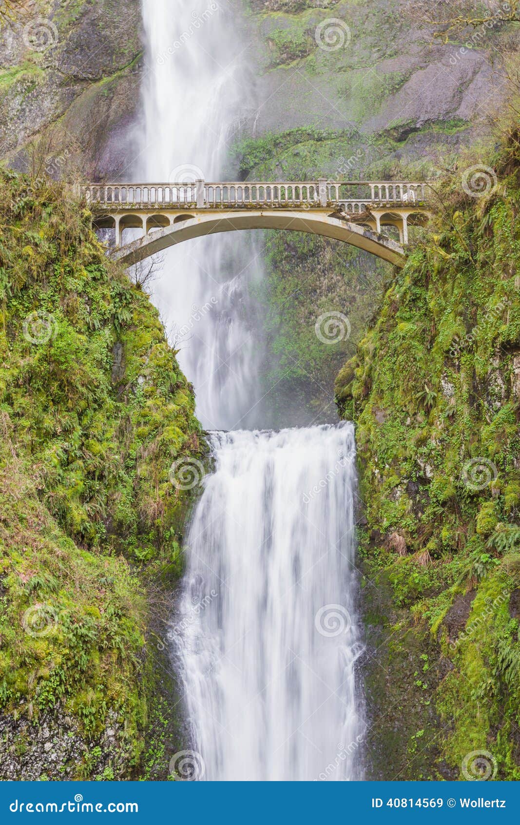 Multnomah Falls, Oregon stock image. Image of relaxing - 40814569
