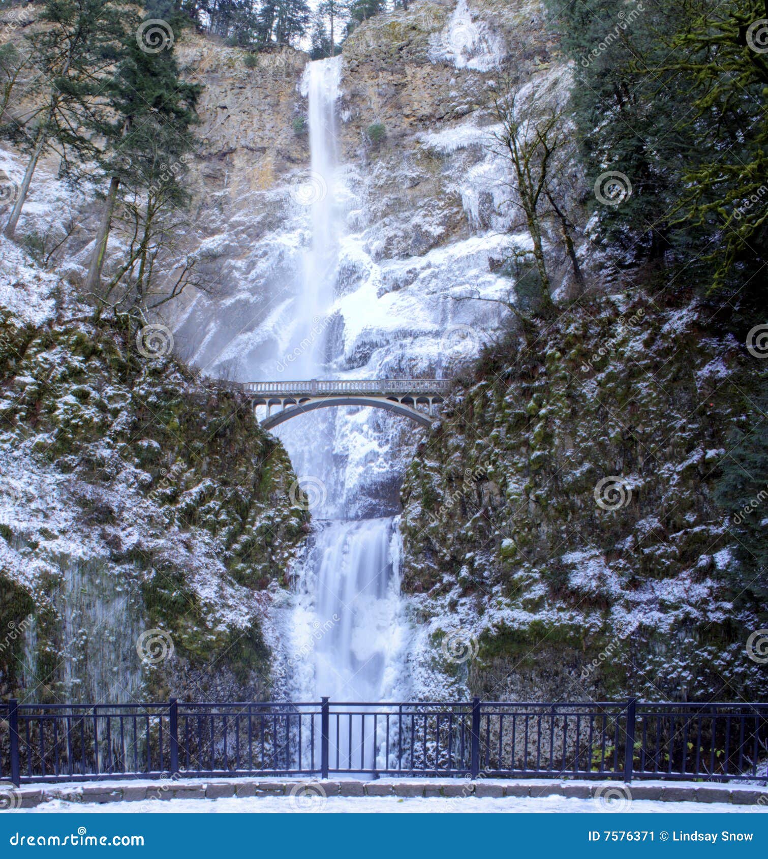 Multnomah Falls Royalty-Free Stock Photography | CartoonDealer.com #119255