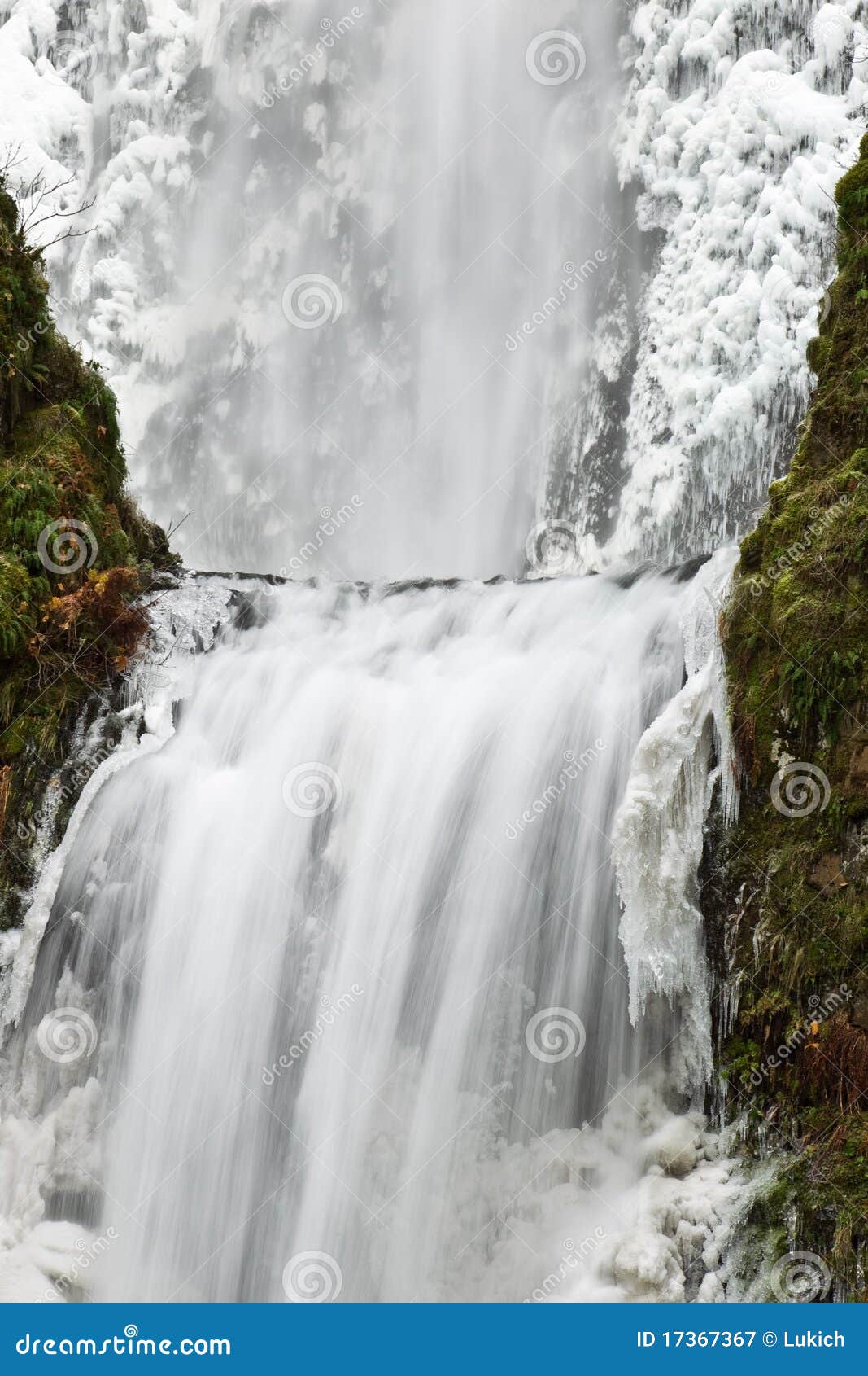 Multnomah Waterfalls Frozen in Winter Stock Image - Image of ...