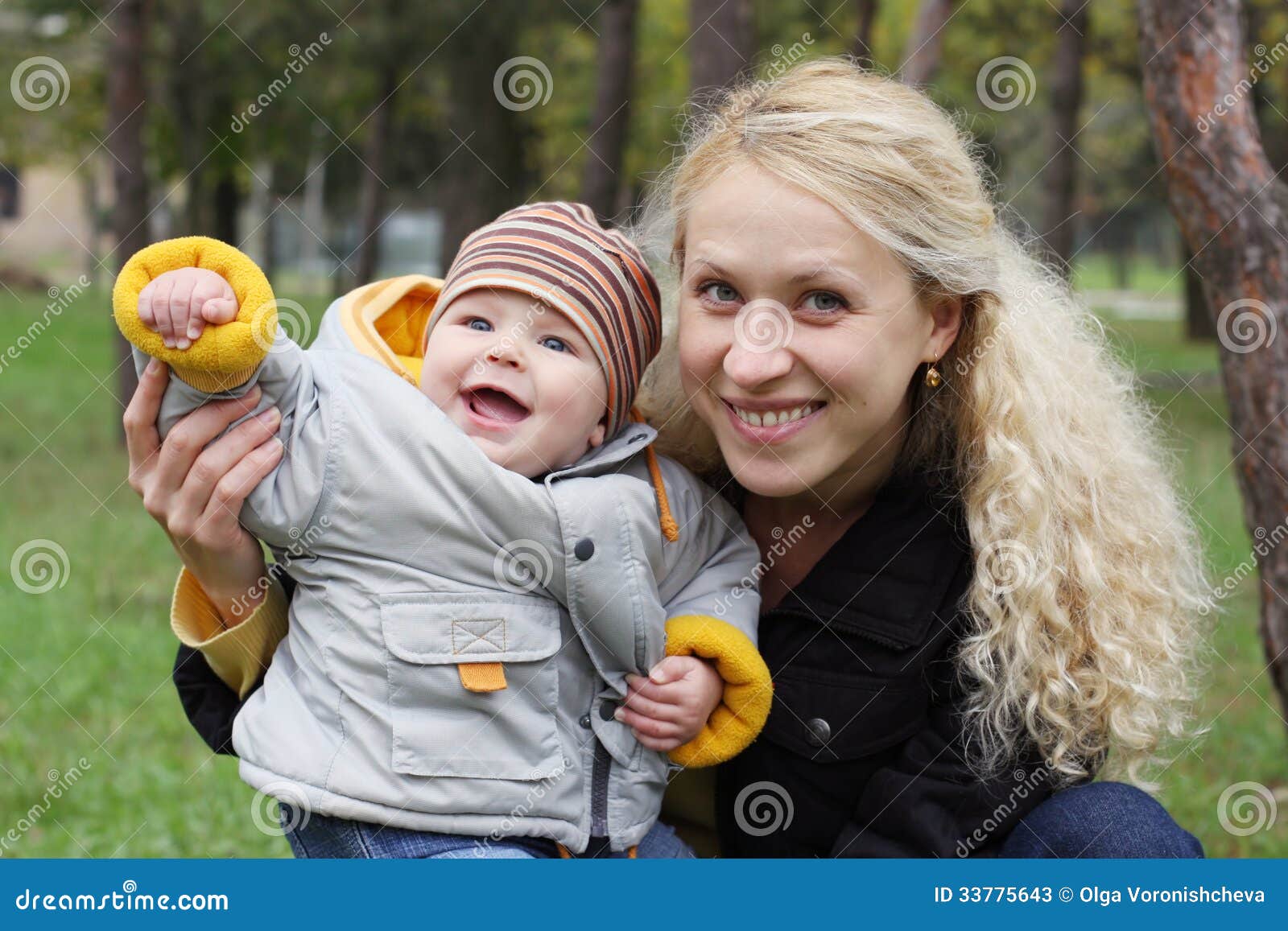 Mum with kid in park stock image. Image of offspring - 33775643