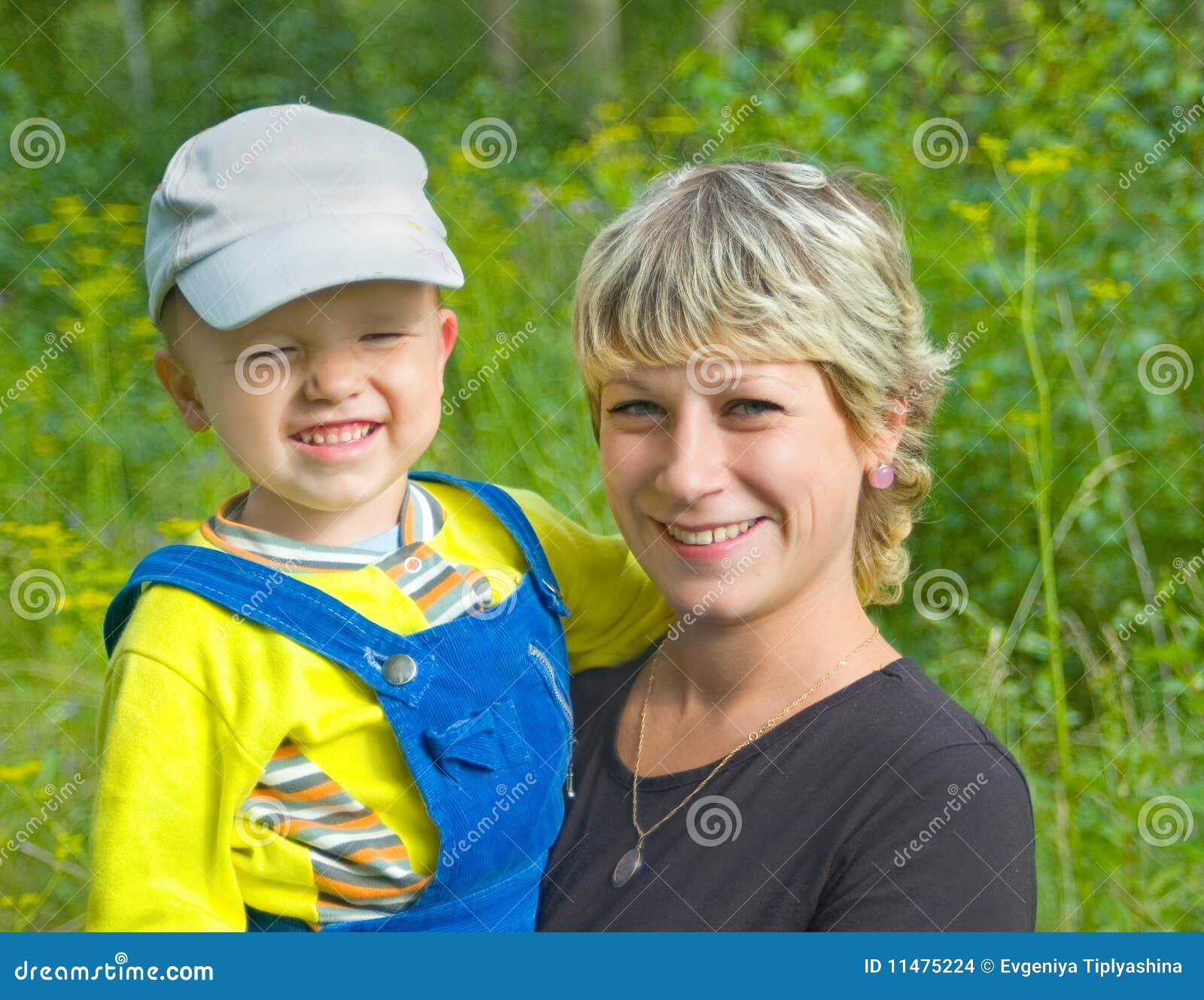 Mum with the Laughing Child Stock Photo - Image of happy, grass: 11475224