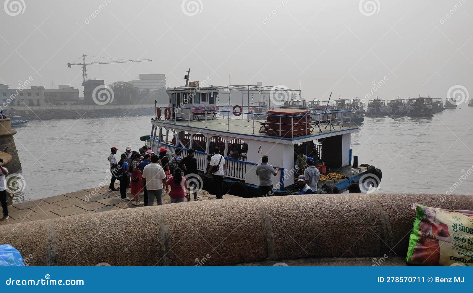 18/03/2023: Mumbai, India: Boat at the Gateway of India Editorial Photo ...