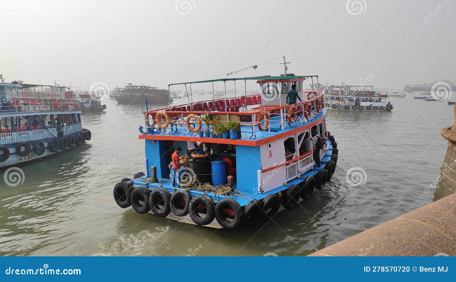 18/03/2023: Mumbai, India: Boat at the Gateway of India Editorial Image ...