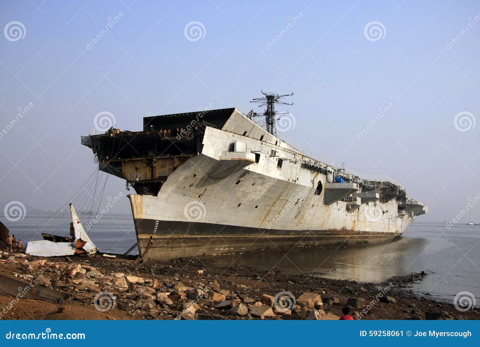 Mumbai/India - 23/11/14 - INS Vikrant Beached in Darukhana Ship ...