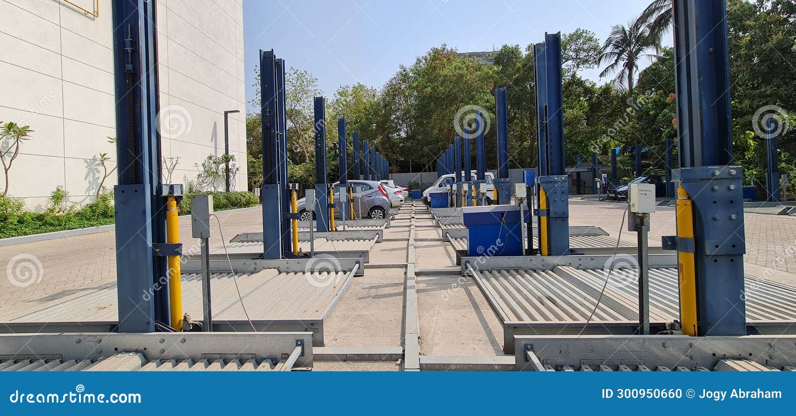 Modern Two Level Car Parking Structure at Mumbai IBIS Hotel Stock Photo ...