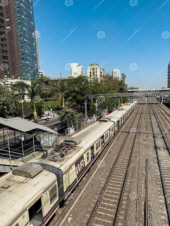 Mumbai local train editorial stock image. Image of mumbai - 284213344