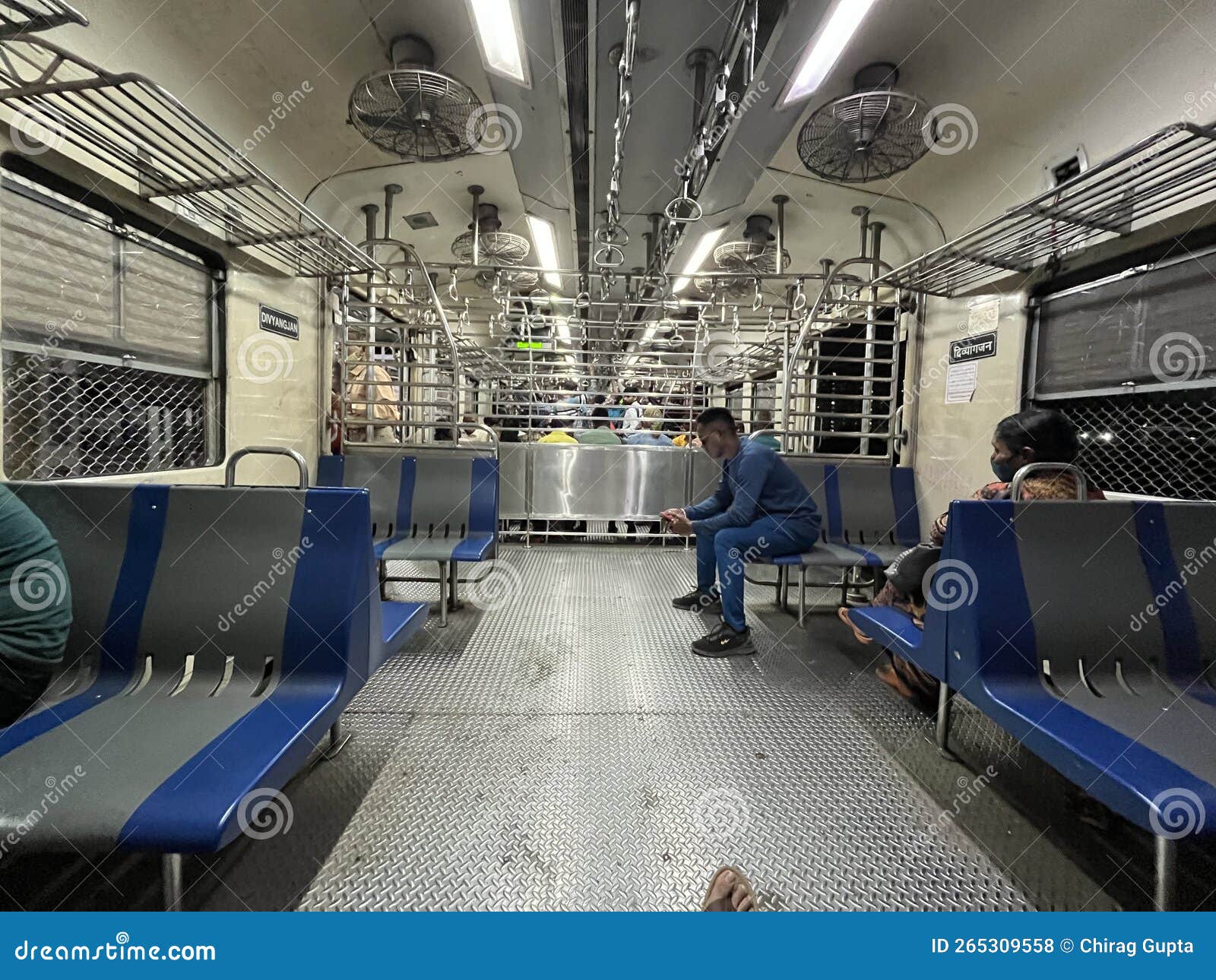 Mumbai local train editorial stock photo. Image of lifeline - 265309558