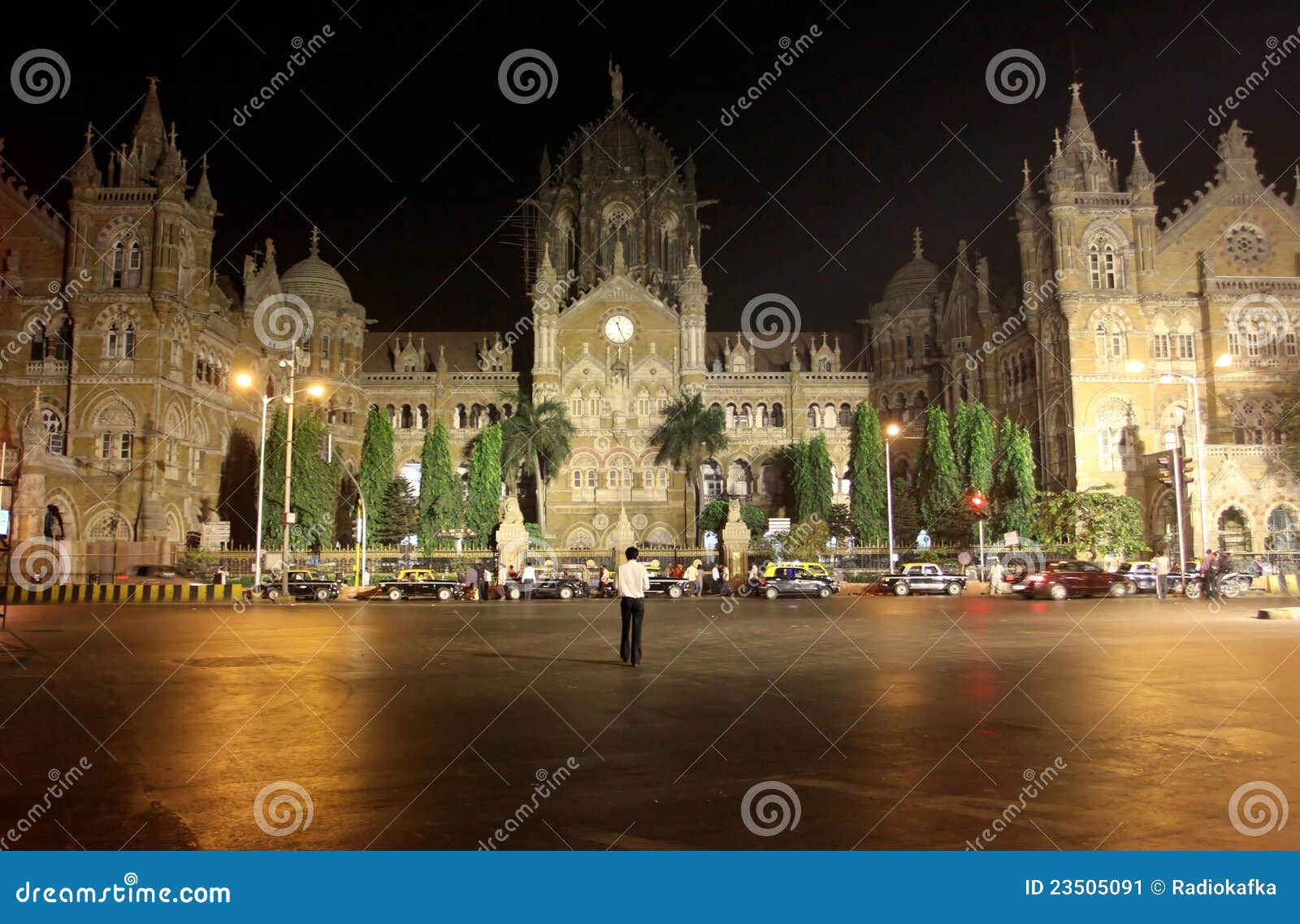 Mumbai at the night editorial photo. Image of empire - 23505091