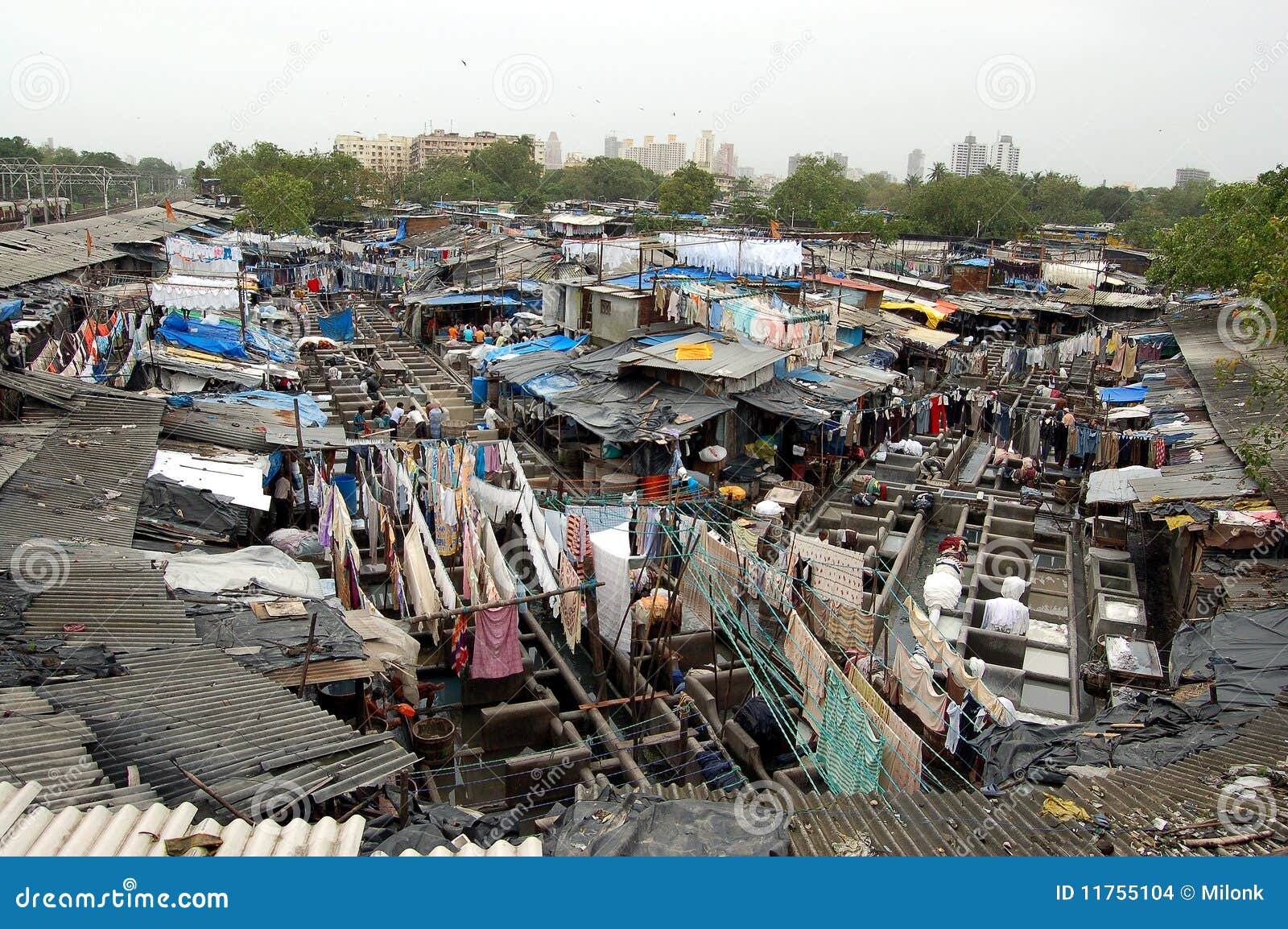 Mumbai street laundry editorial stock image. Image of slum - 11755104