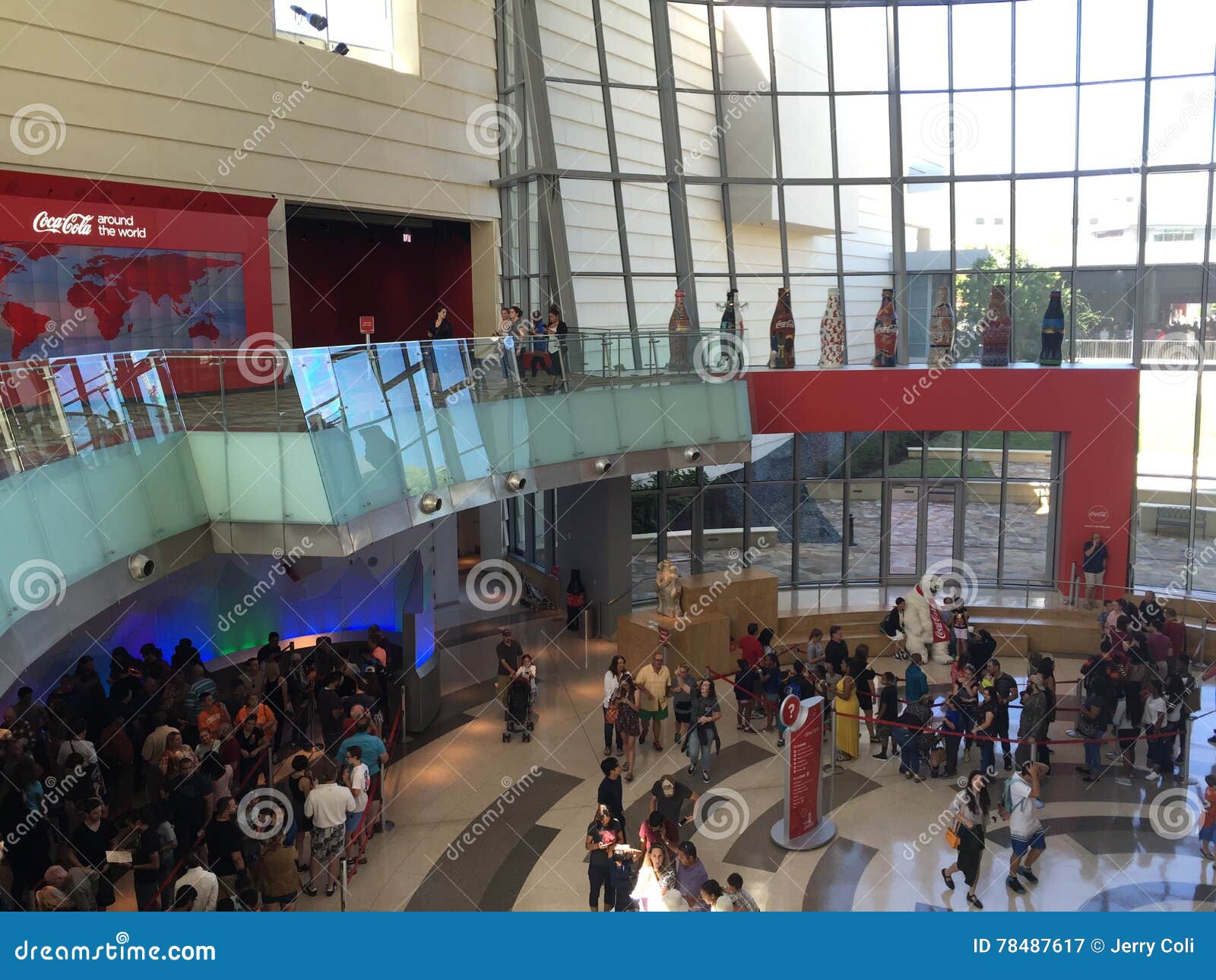 Mundo da coca-cola fotografia editorial. Imagem de retro - 78487617