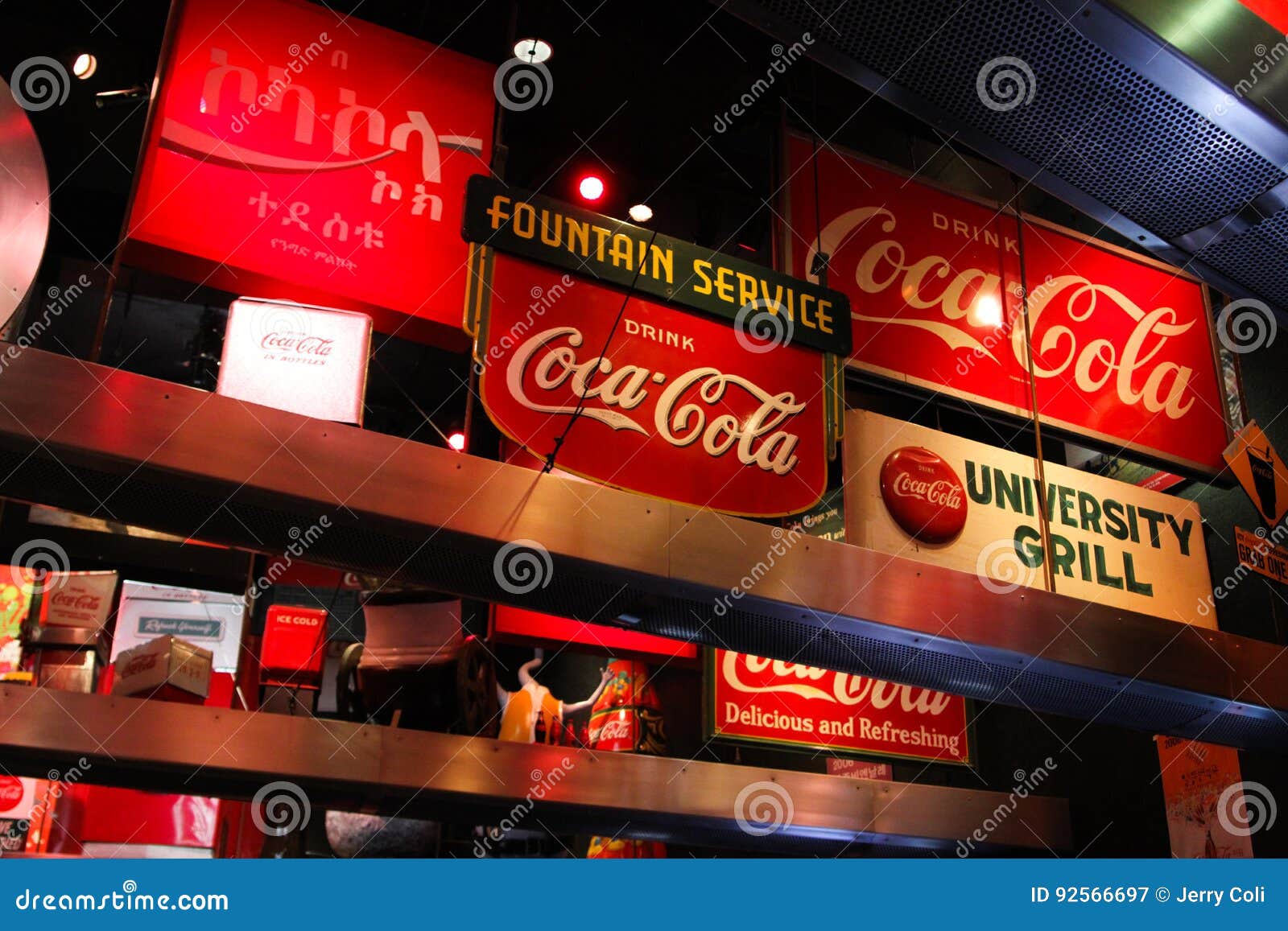 Mundo de la Coca-Cola fotografía editorial. Imagen de muestras - 92566697