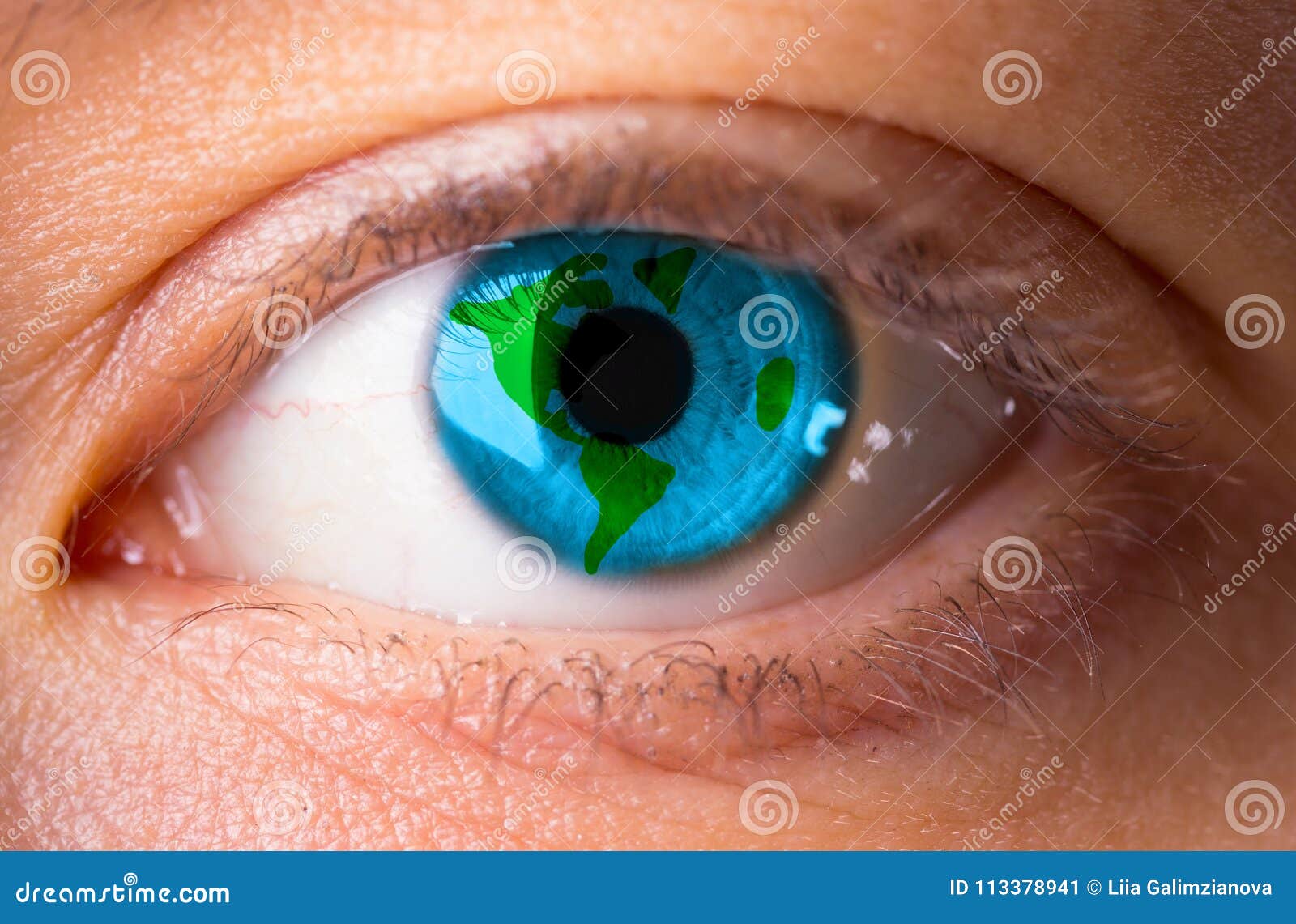 Mundo no olho imagem de stock. Imagem de bonito, imagem - 113378941