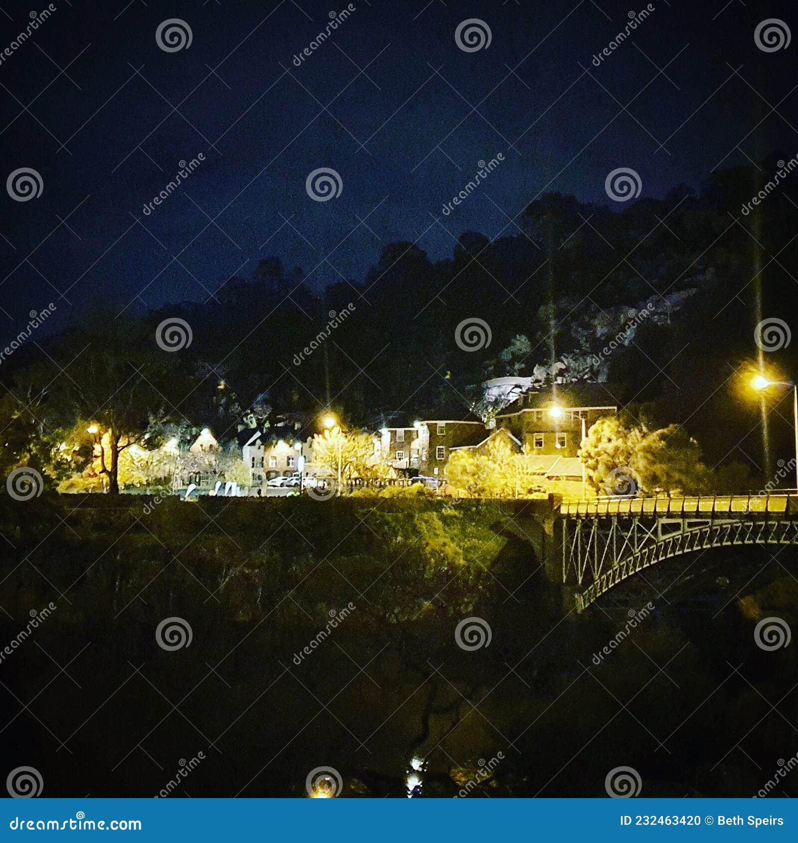 Mundo real foto de archivo. Imagen de mundo, real, horizonte - 232463420