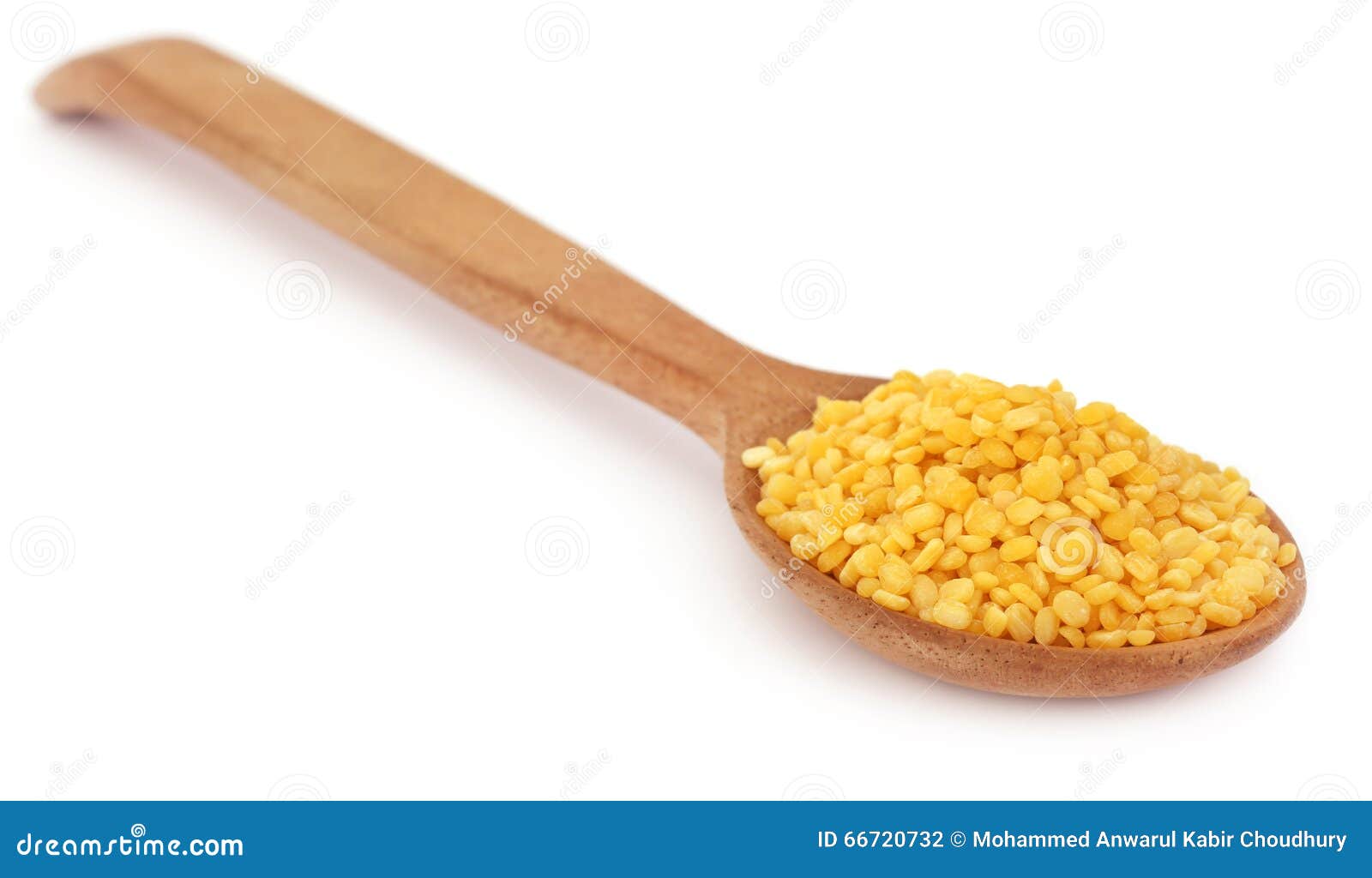 Mung dal in wooden spoon stock photo. Image of skinned - 66720732