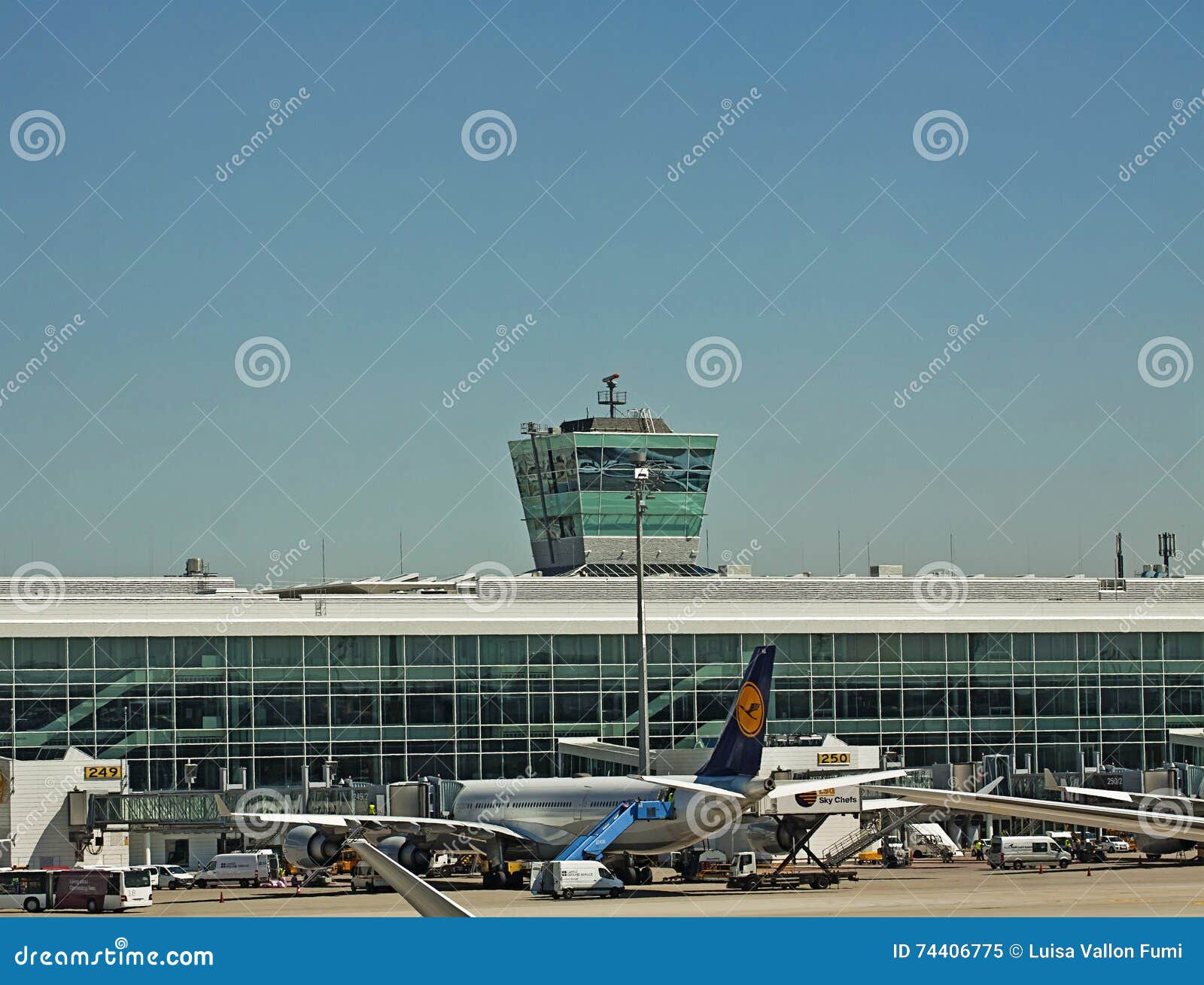 Munich Airport: Control Tower Editorial Image - Image of airport ...