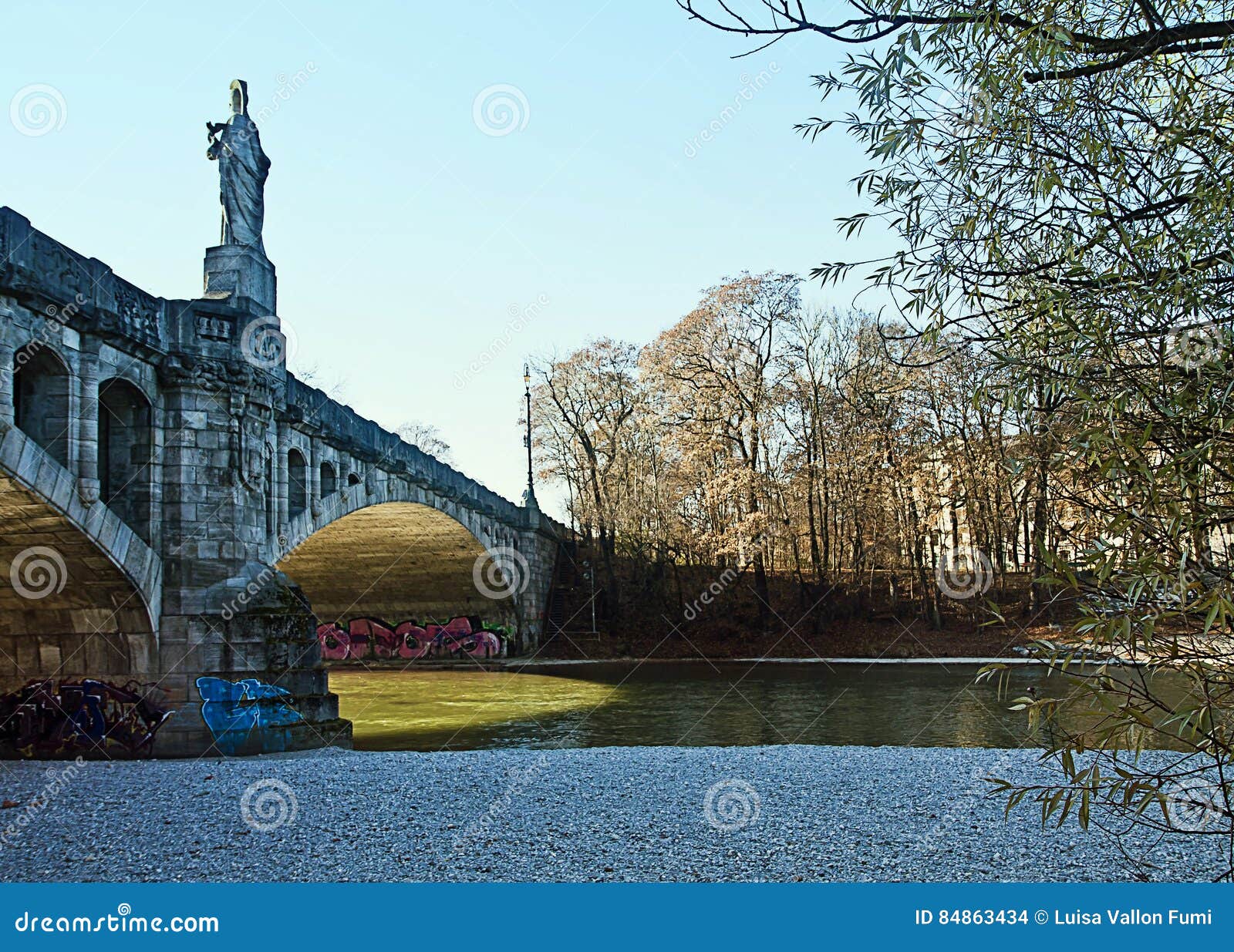 Munich, Ponte De Maximilian No Rio De Isar Imagem de Stock Editorial ...