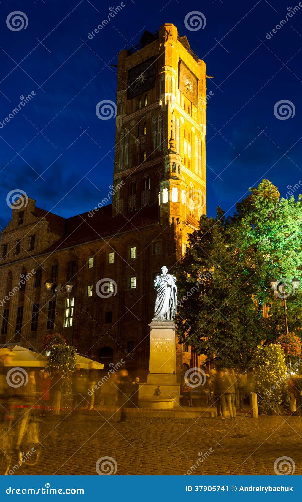 Municipio E Monumento Di Copernicus a Torum Fotografia Editoriale ...