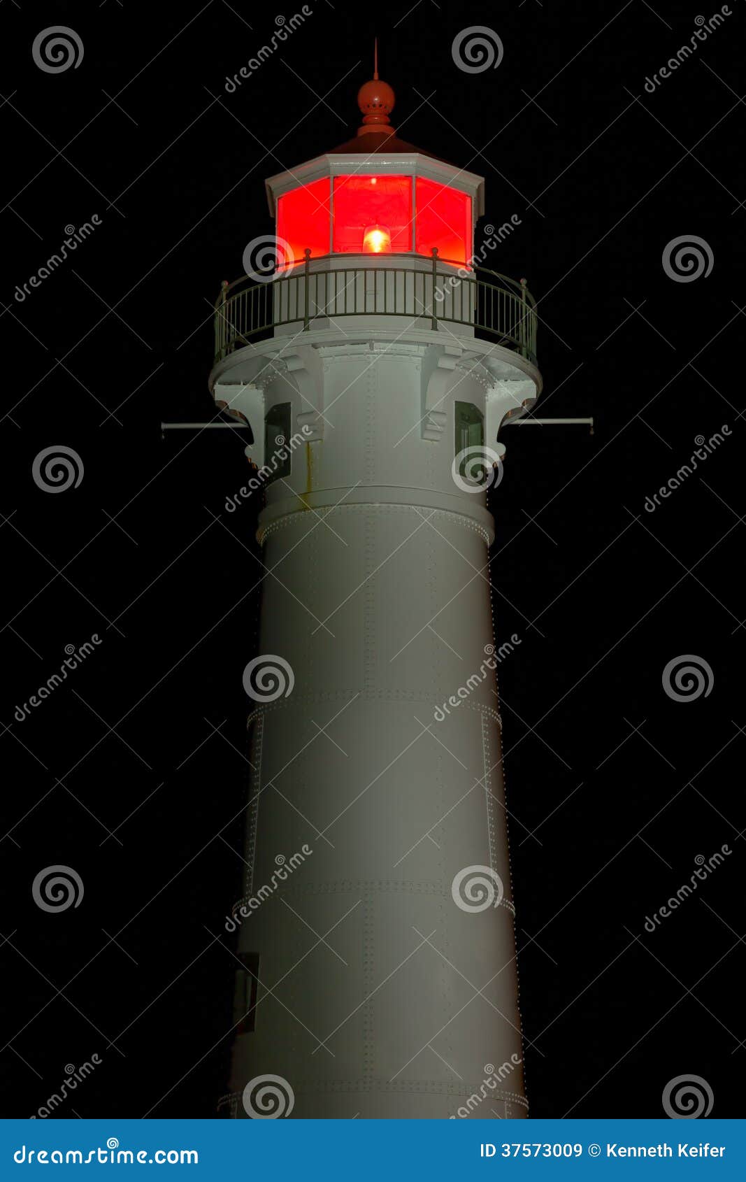 Munising Front Range Lighthouse Stock Image - Image of peninsula, lakes ...