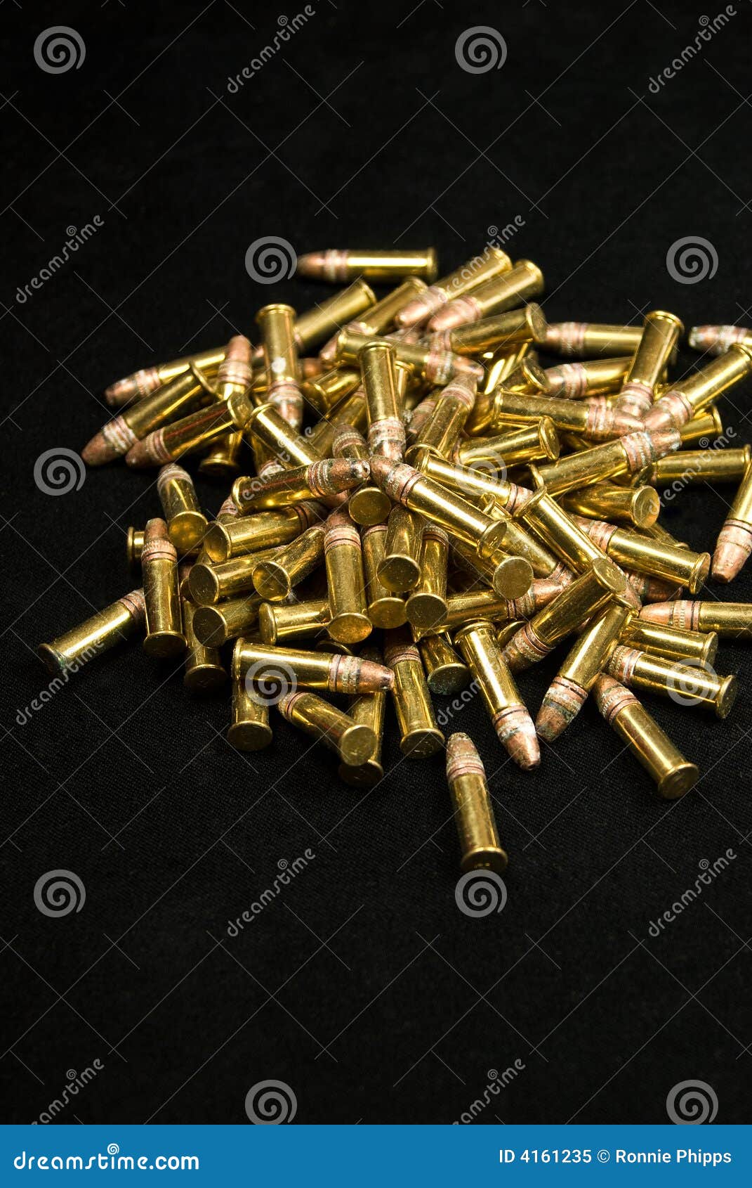 Munitie 1 stock afbeelding. Image of koper, messing, schalen - 4161235