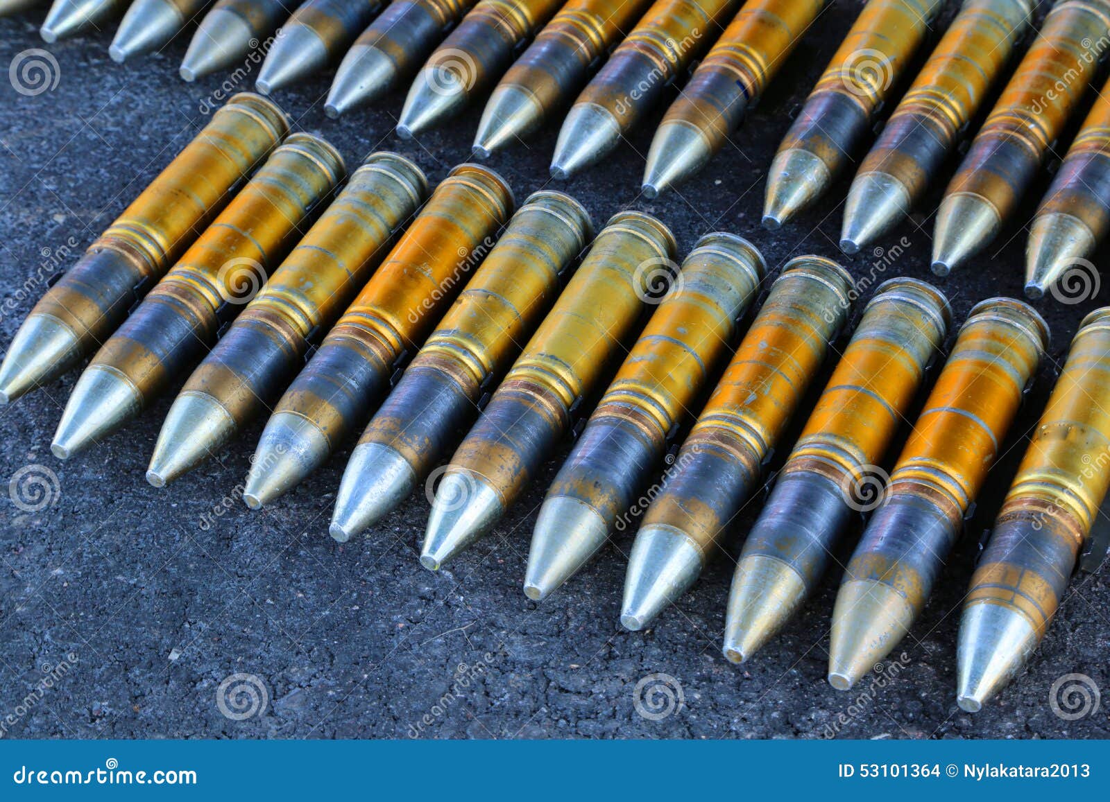 Munitie stock foto. Image of omhulsels, apparatuur, munitie - 53101364