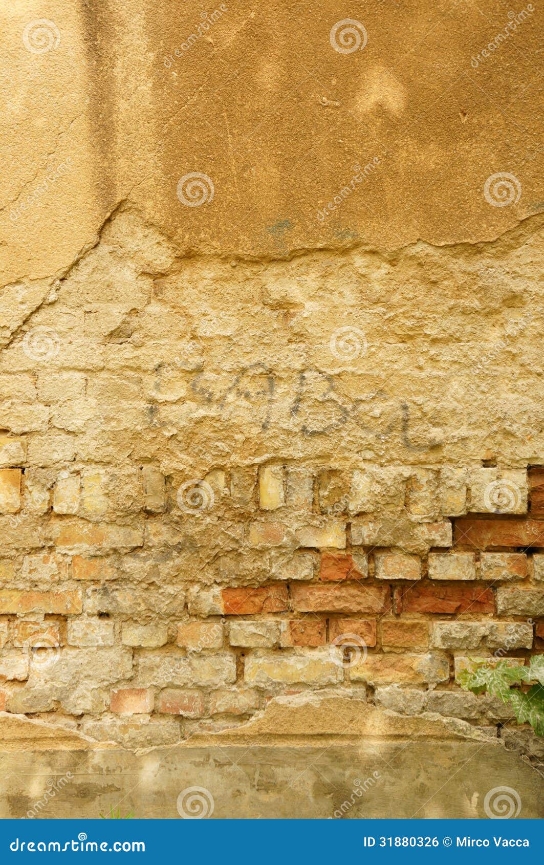 Mur cassé photo stock. Image du pierre, construction - 31880326