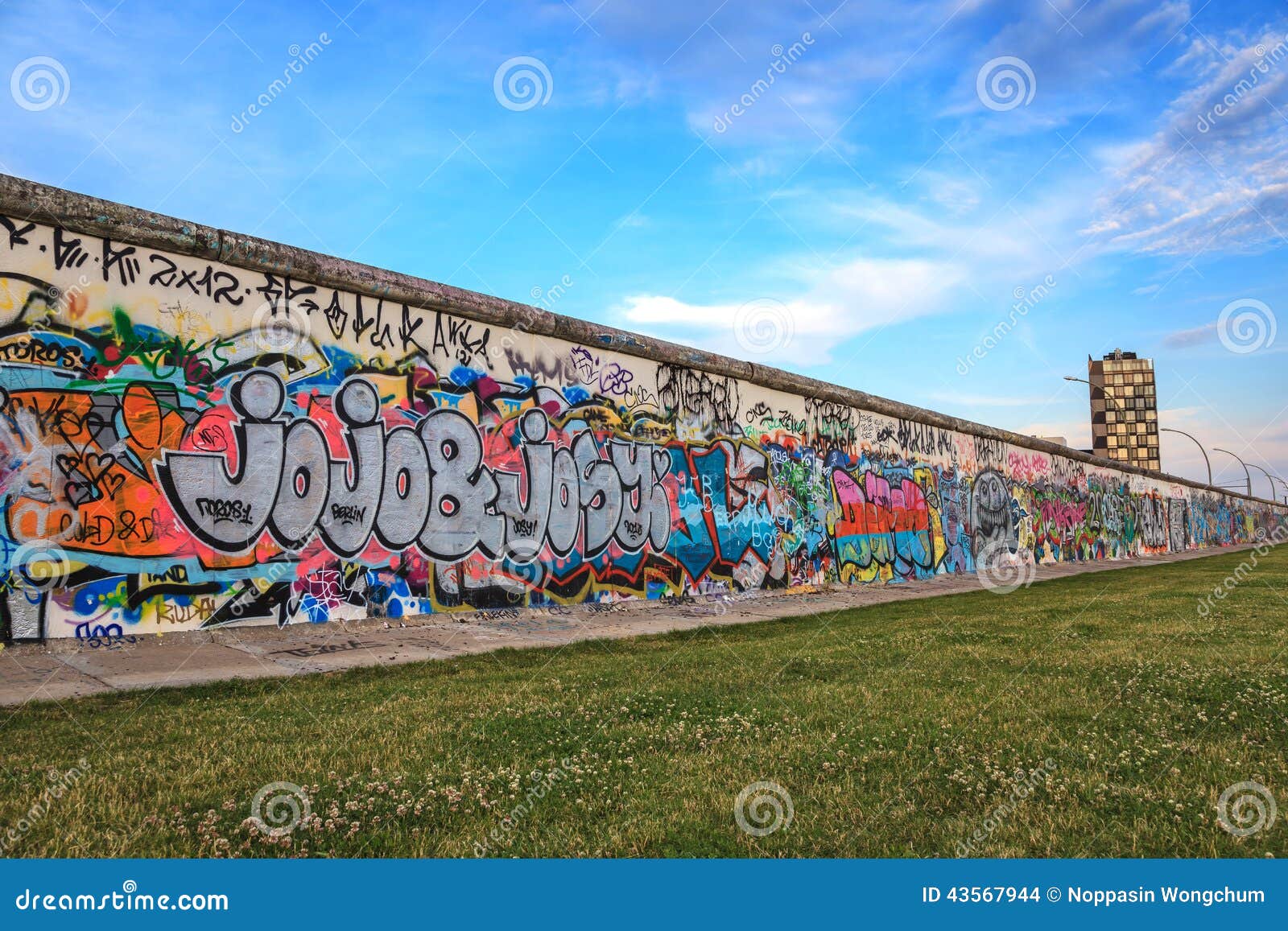 Mur de Berlin photo stock. Image du retrait, berlin, coloré - 43567944
