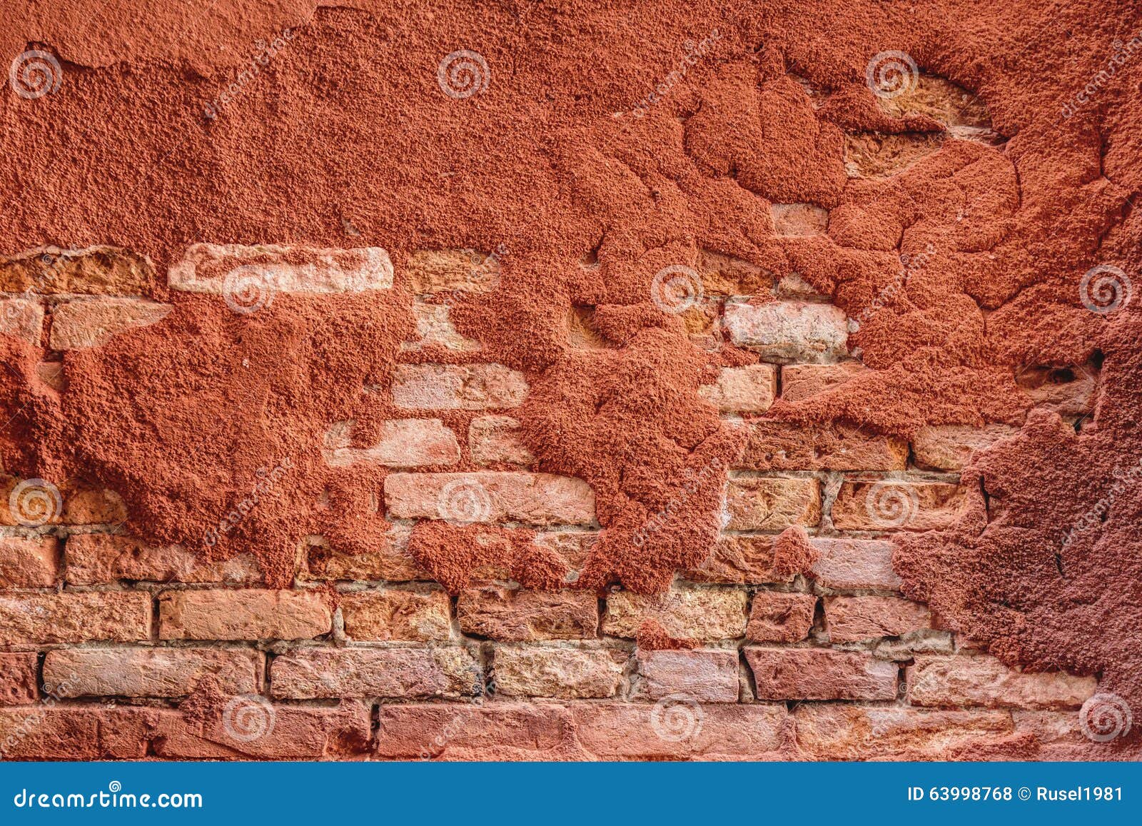Mur de briques ocre photo stock. Image du piqué, matériau - 63998768