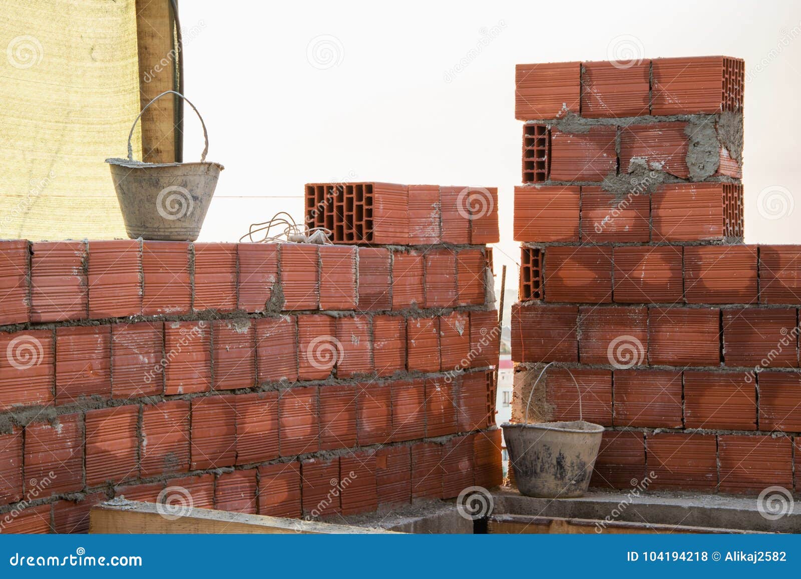 Mur De Briques Rouge Dans La Construction Photo stock - Image du brique ...