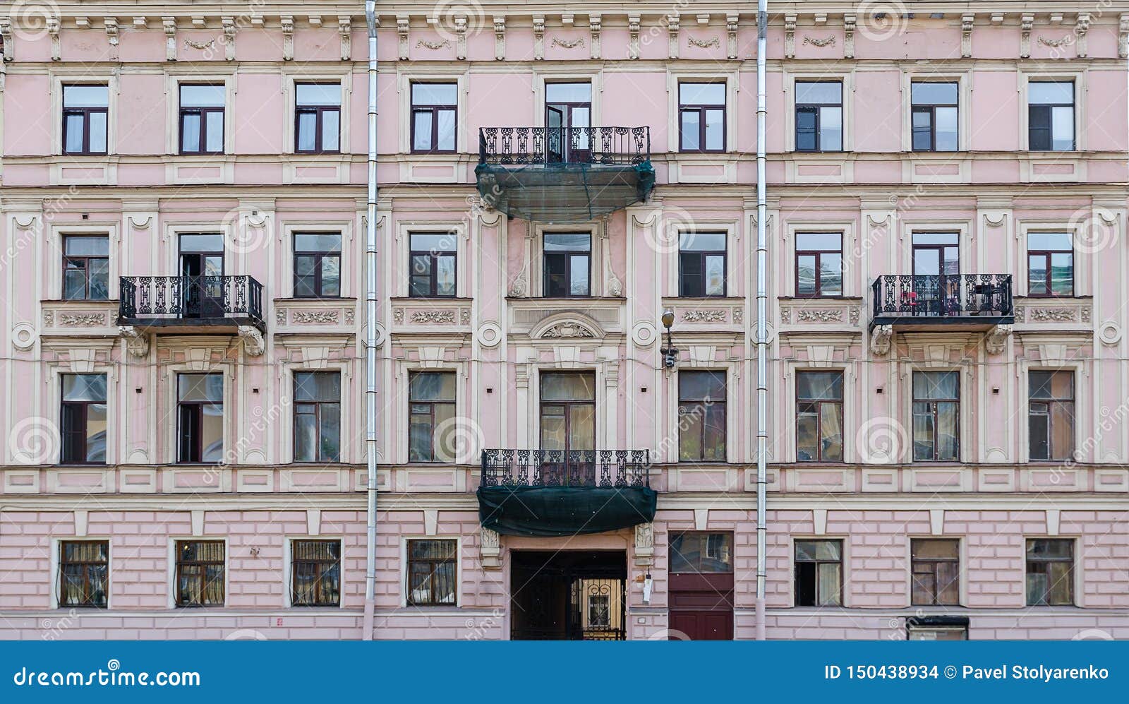 Mur De Construction Baroque Photo stock - Image du appartement, brique ...