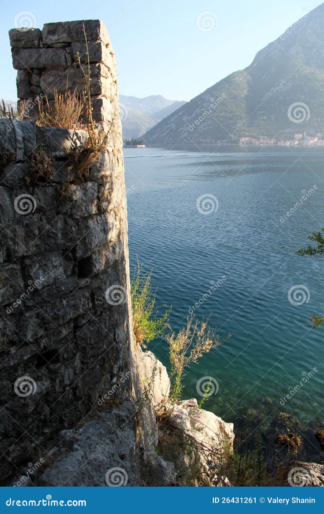 Mur de fort image stock. Image du antique, brique, extérieur - 26431261