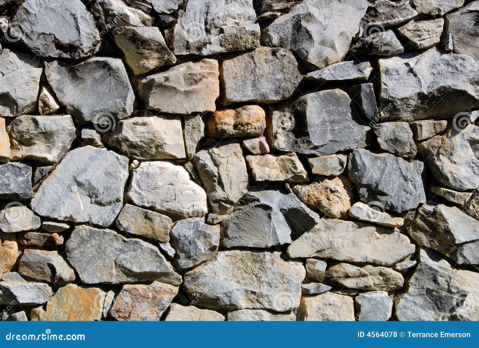 Mur de roche de blocaille photo stock. Image du cassé - 4564078
