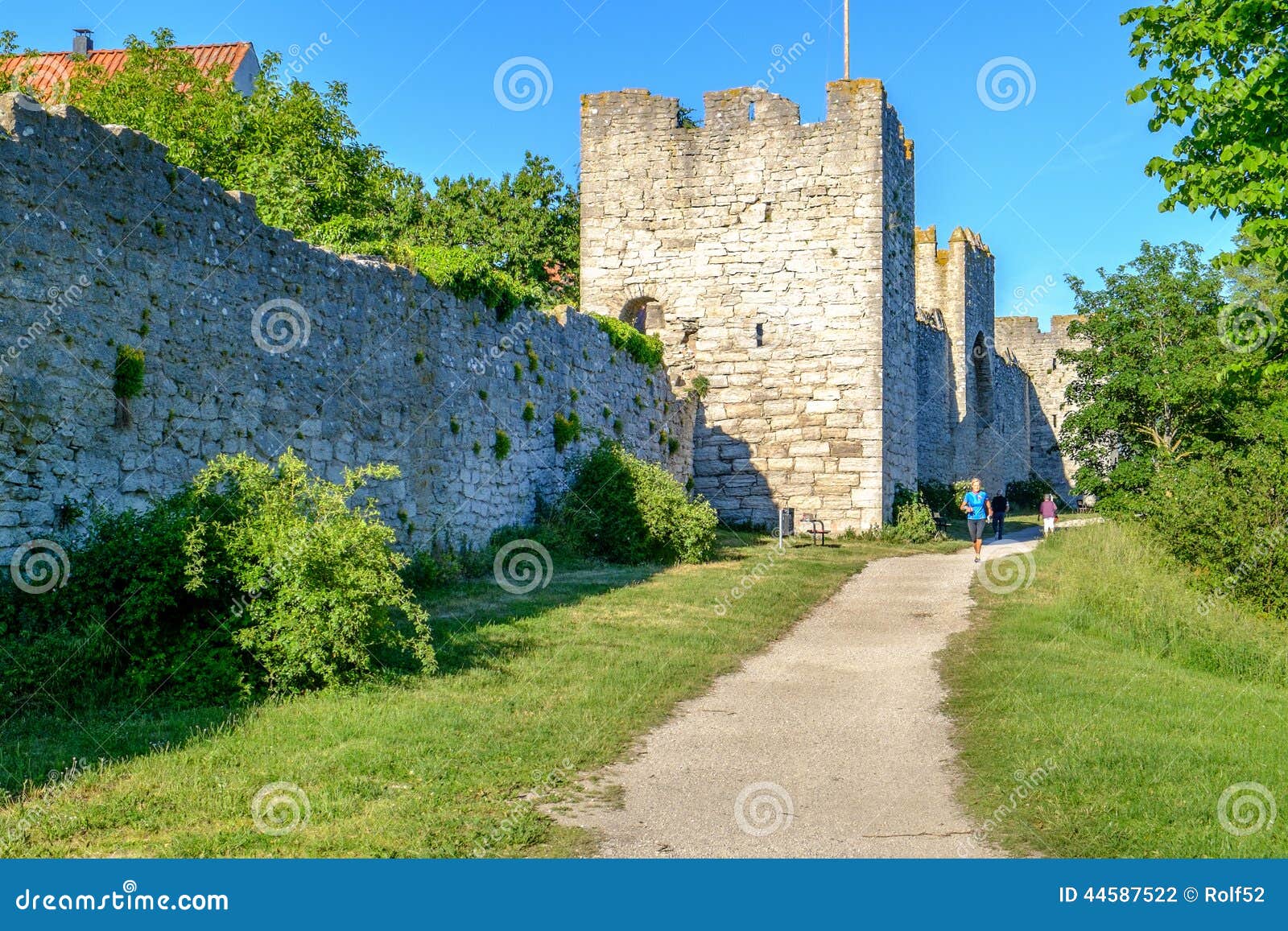 Mur de ville de Visby photographie éditorial. Image du repère - 44587522