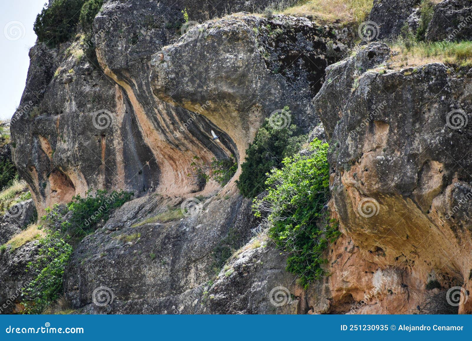 Mur En Pierre Dans Le Champ De Cuenca Image stock - Image of ville, falaise: 251230935