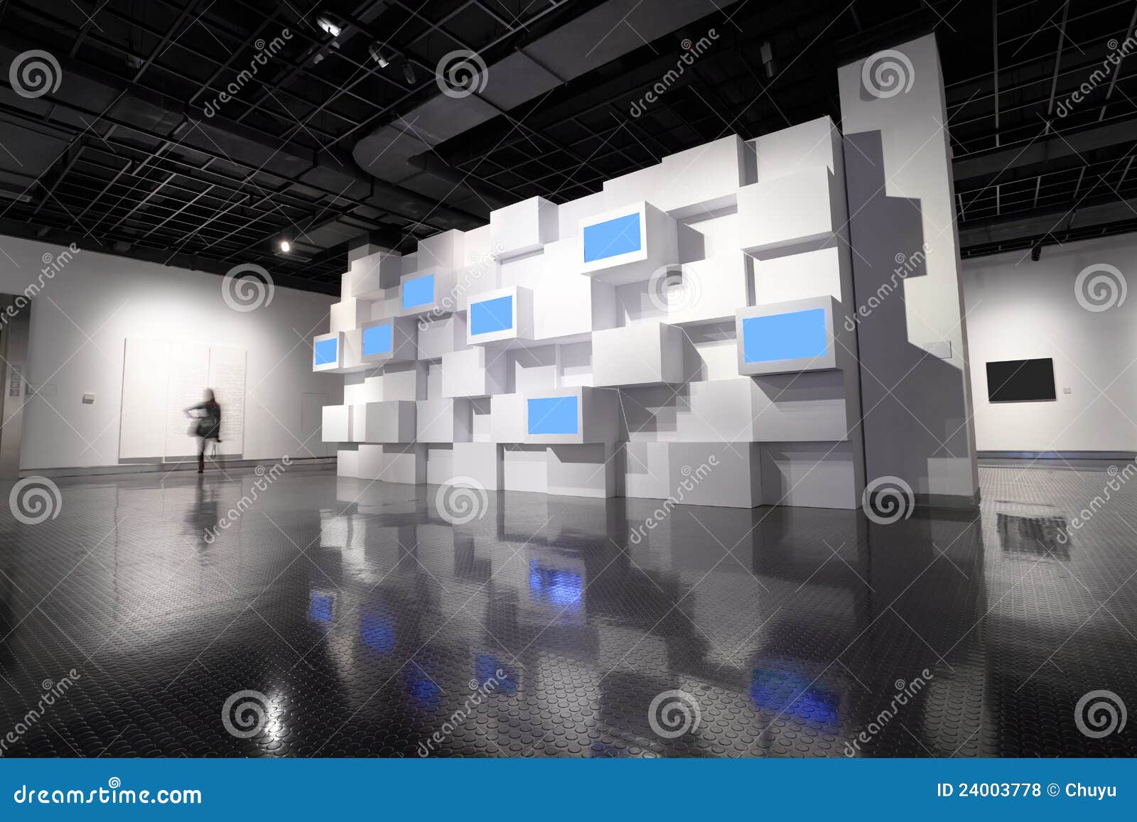Mur Visuel Dans Une Salle D'exposition Photo stock - Image du peintures ...