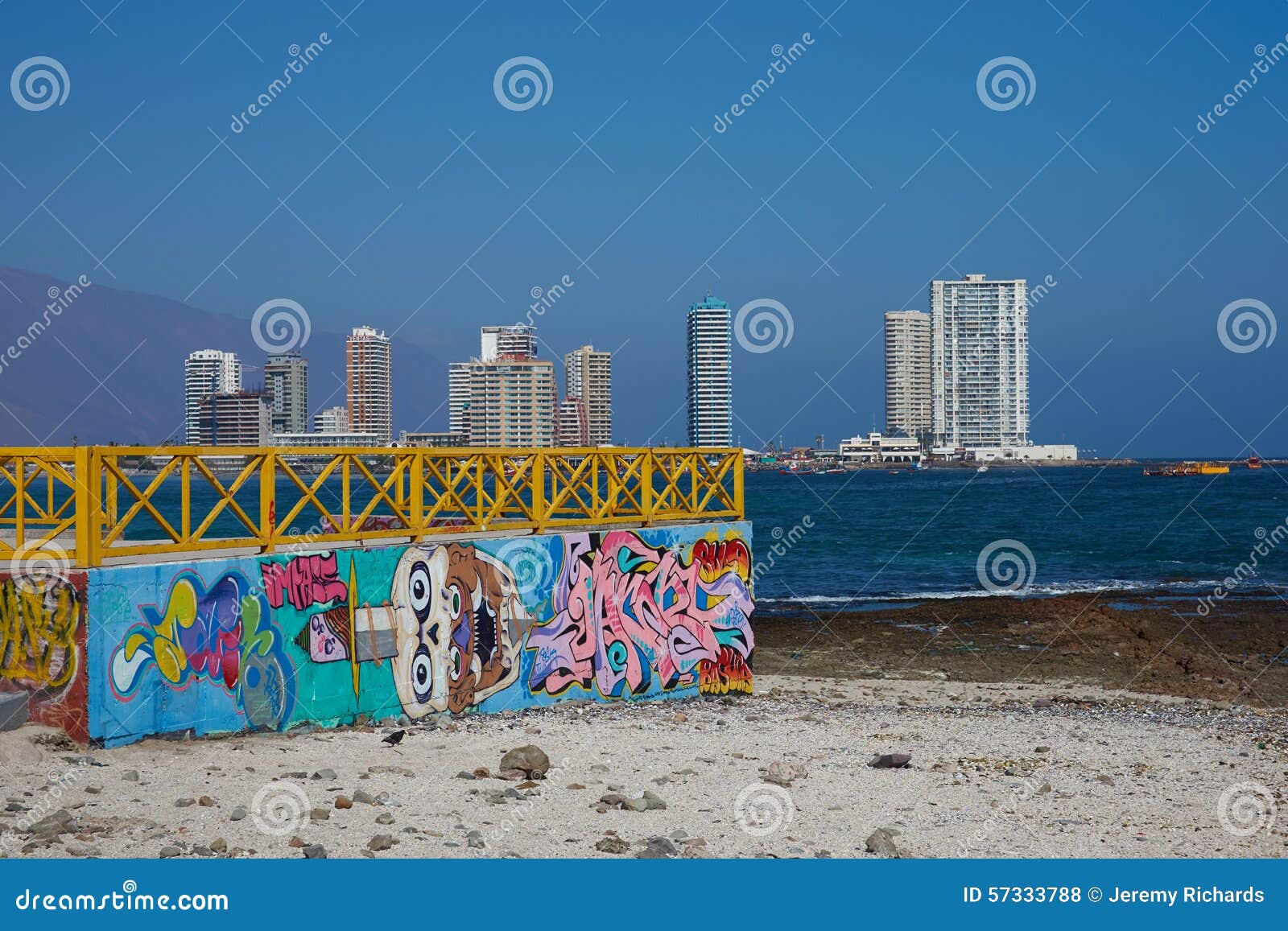 Murales en la playa foto de archivo editorial. Imagen de cielo - 57333788