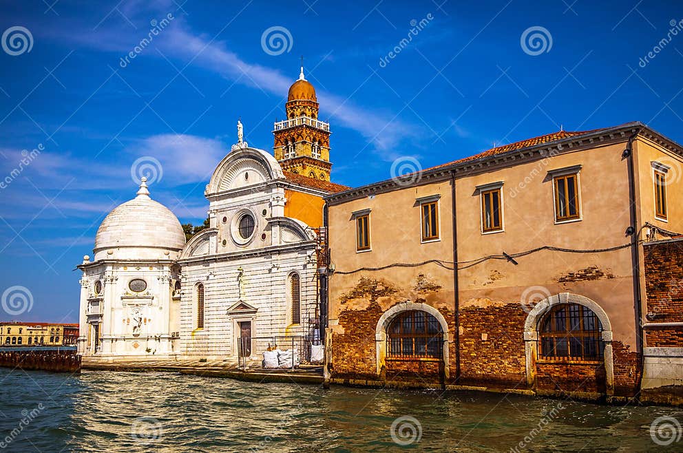 MURANO, ITALIA - 19 DE AGOSTO DE 2016: Monumentos Arquitectónicos ... MURANO, ITALIA - 19 DE AGOSTO DE 2016: Monumentos Arquitectónicos ...