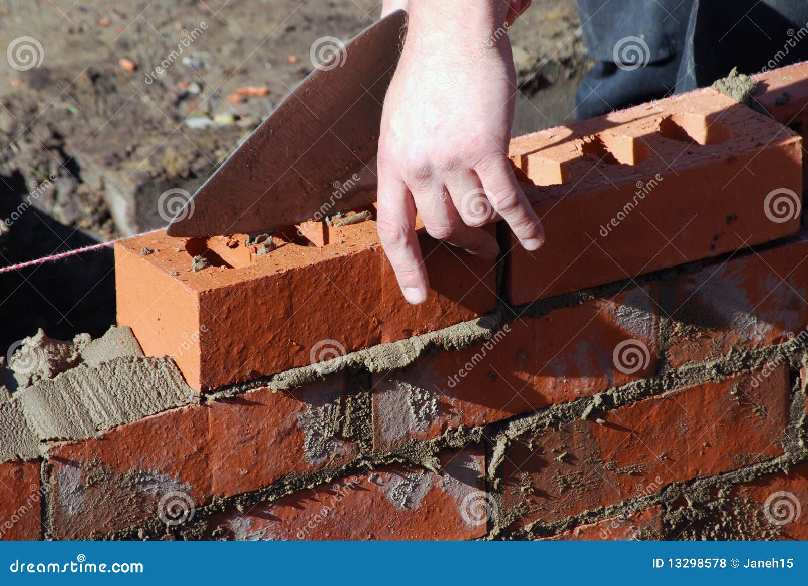 Murare arkivfoto. Bild av tegel, dike, händer, murlager - 13298578