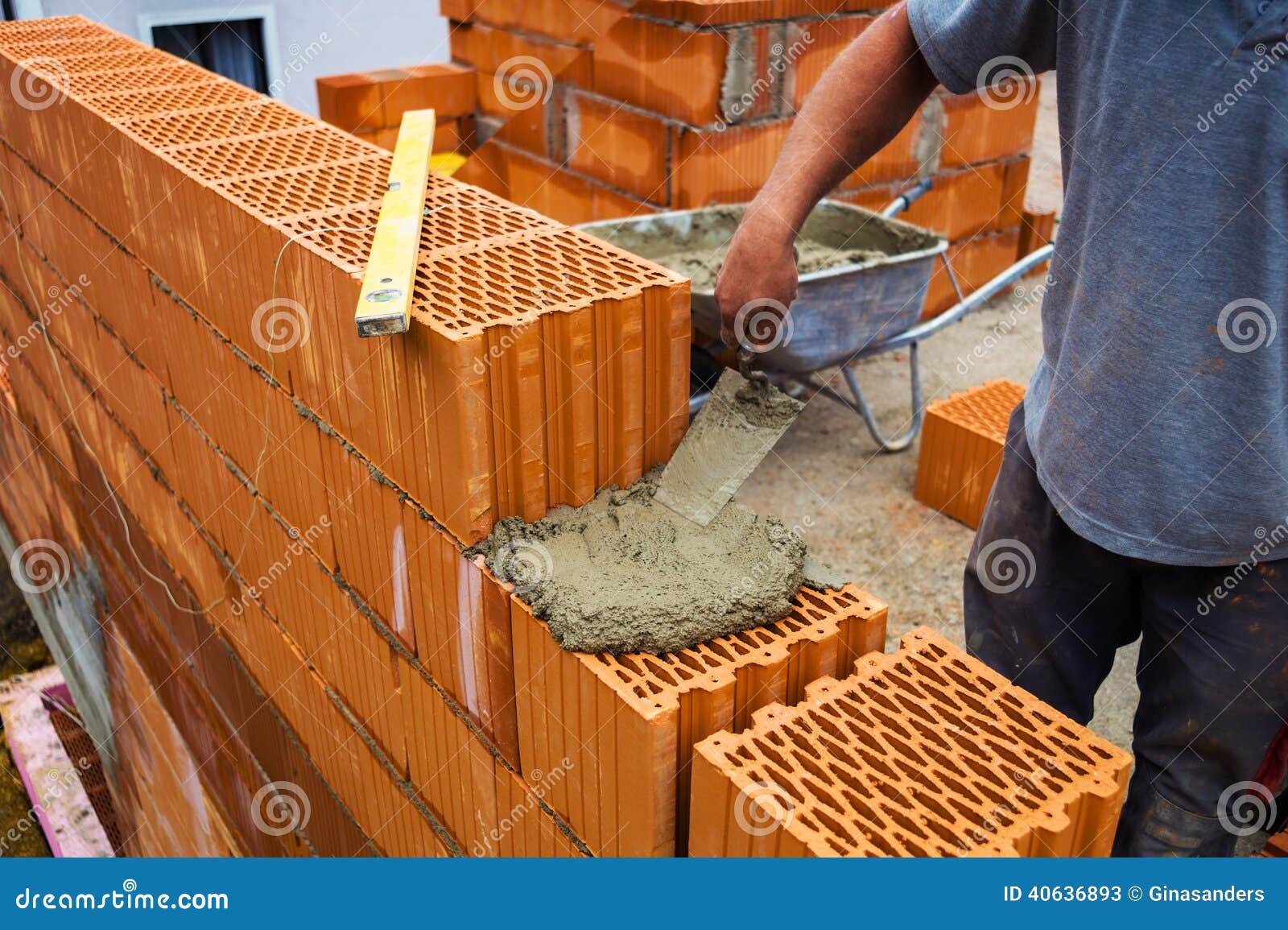 Muratore Su Un Sito Di Lavoro Immagine Stock - Immagine di costruito ...