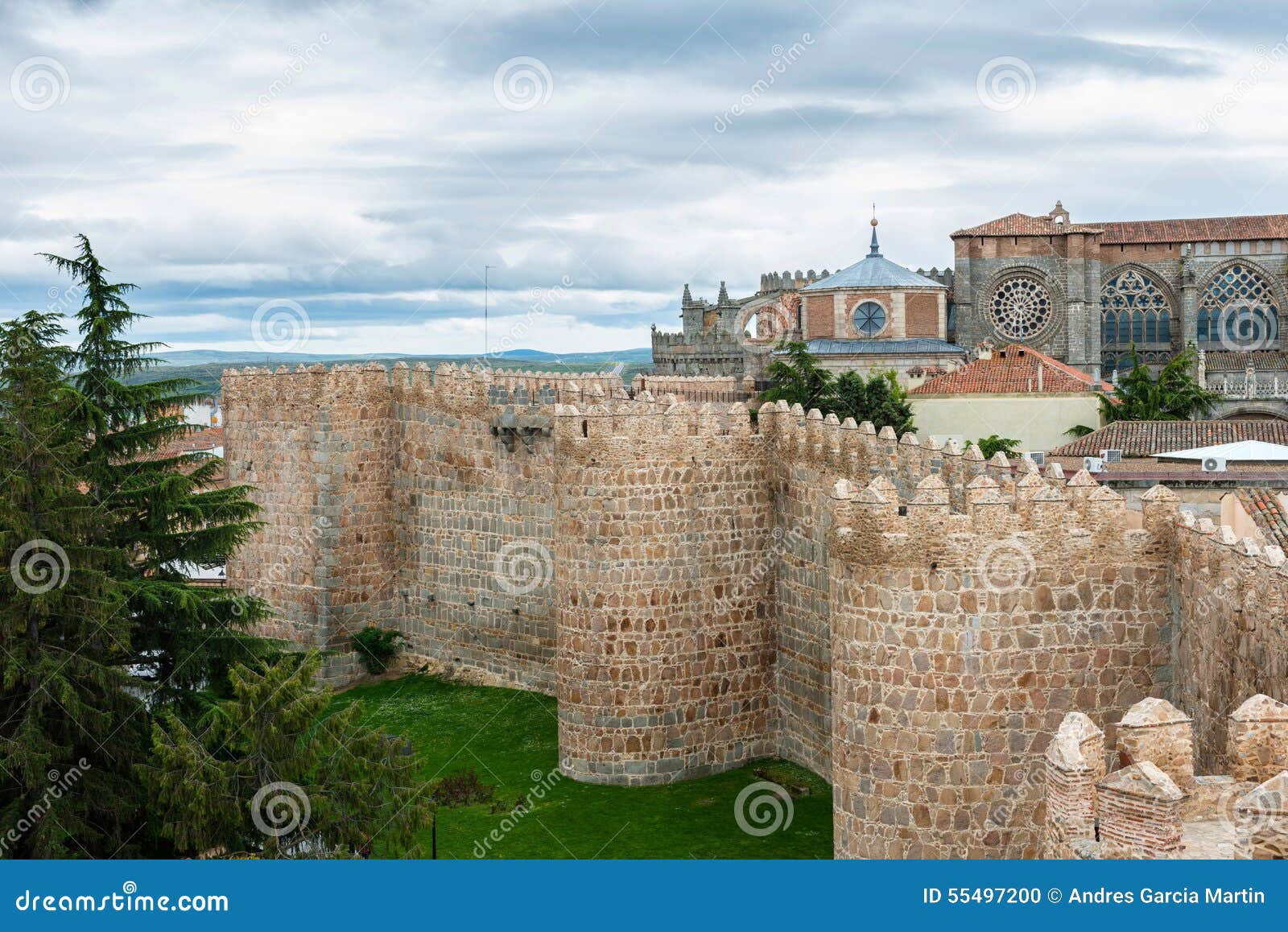 Muren En Kathedraal Van Avila, Spanje Stock Foto - Image of basiliek ...