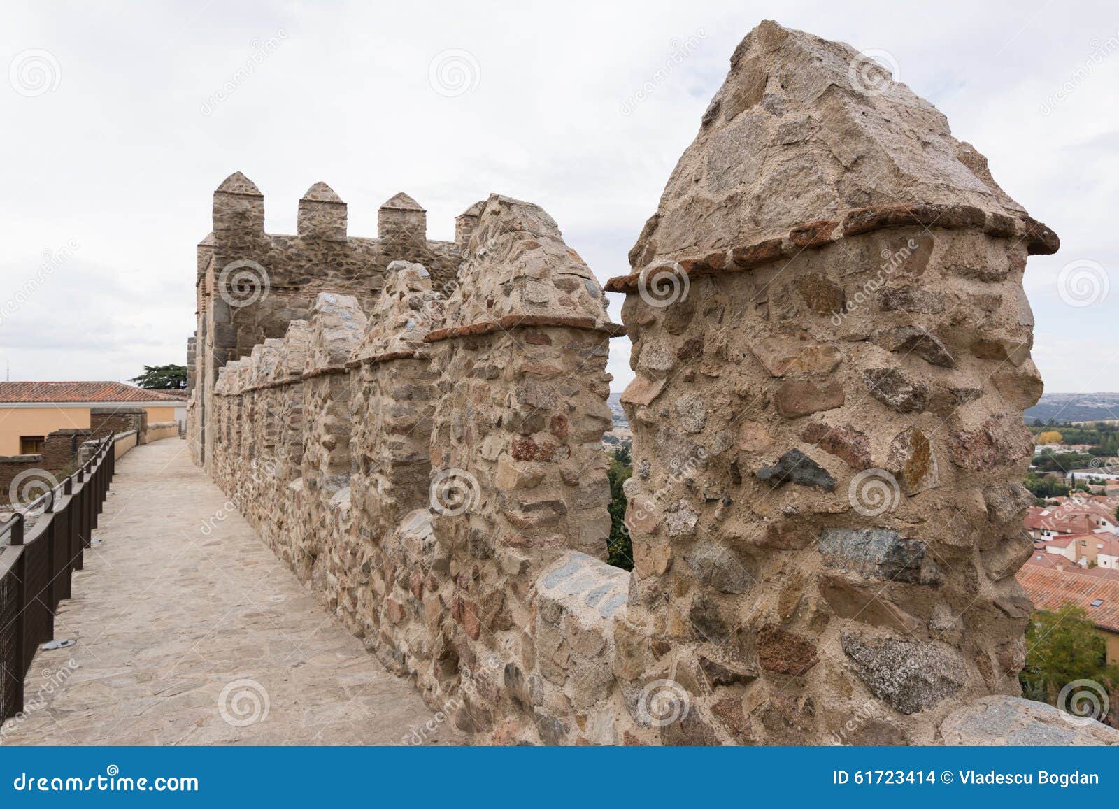 Muren van Avila stock foto. Image of middeleeuws, muren - 61723414