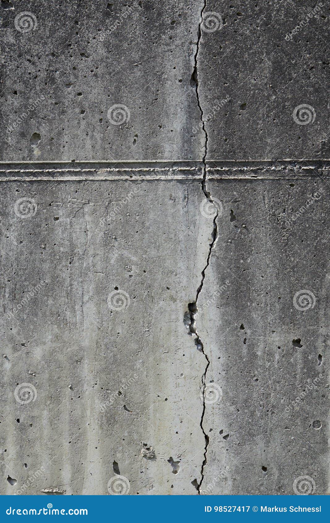 Muro de cimento rachado imagem de stock. Imagem de parede - 98527417