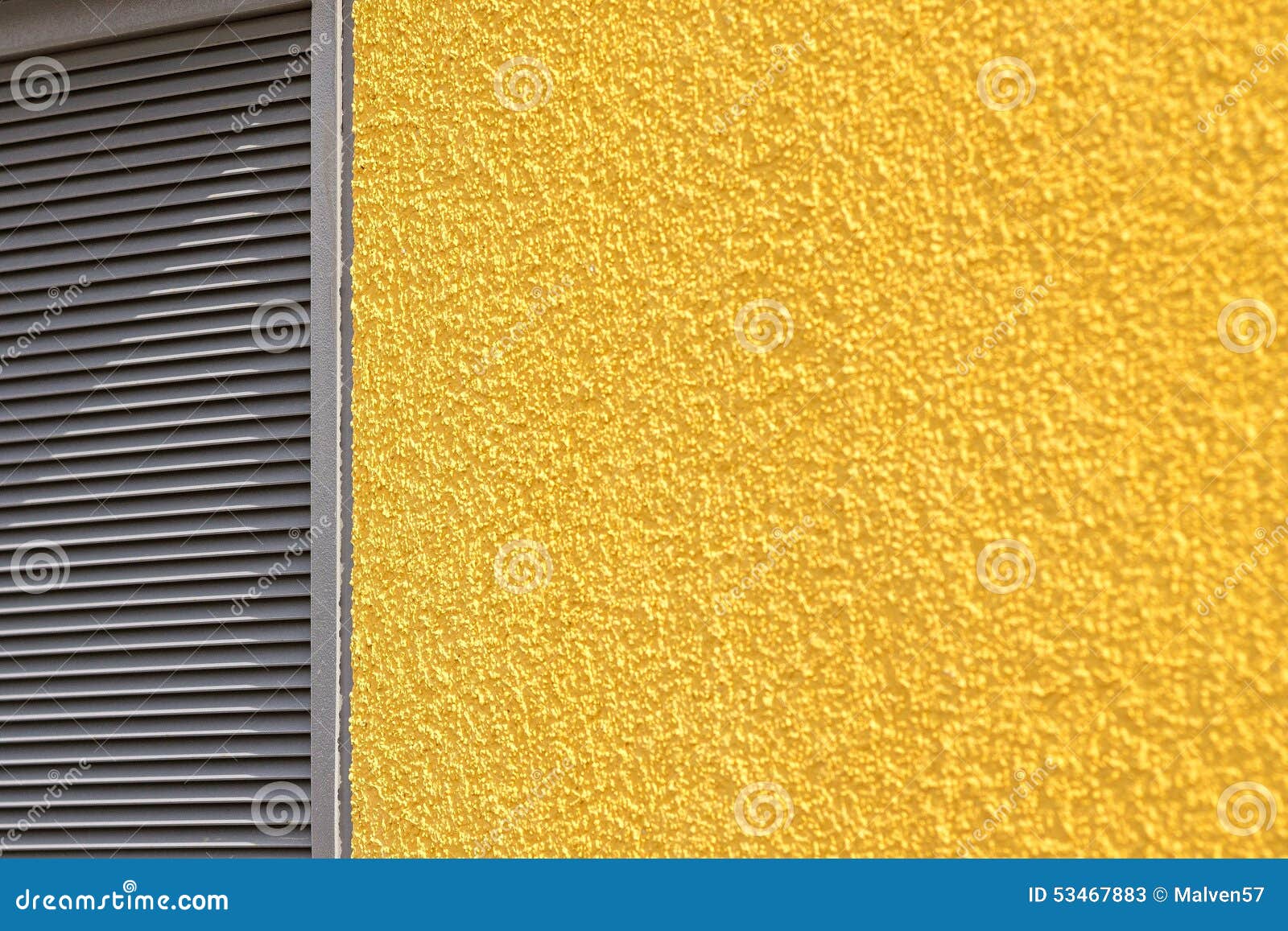 Muro Di Cemento E Ciechi Di Colore Grigio Giallo Immagine Stock ...