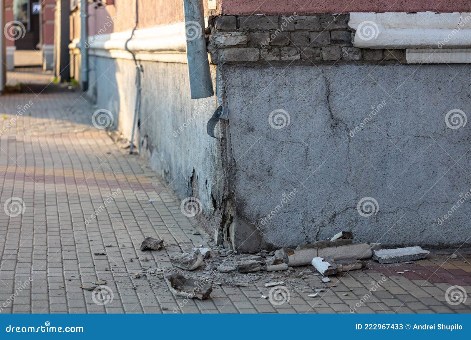 Muro Roto En Un Edificio Antiguo Imagen de archivo - Imagen de ...