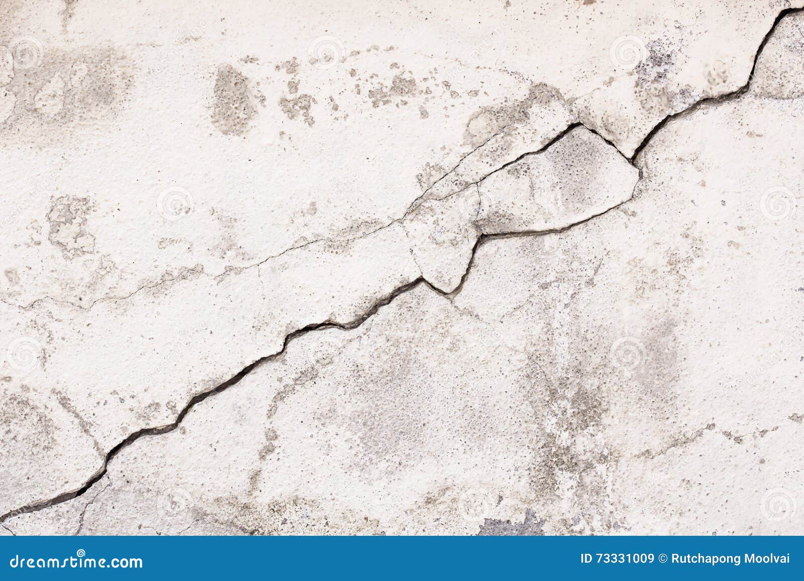Muros de cimento rachados imagem de stock. Imagem de moagem - 73331009