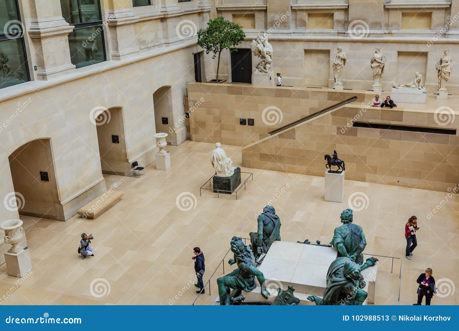 Musée De Louvre, Cour De Puget, Paris Photo stock éditorial - Image du ...