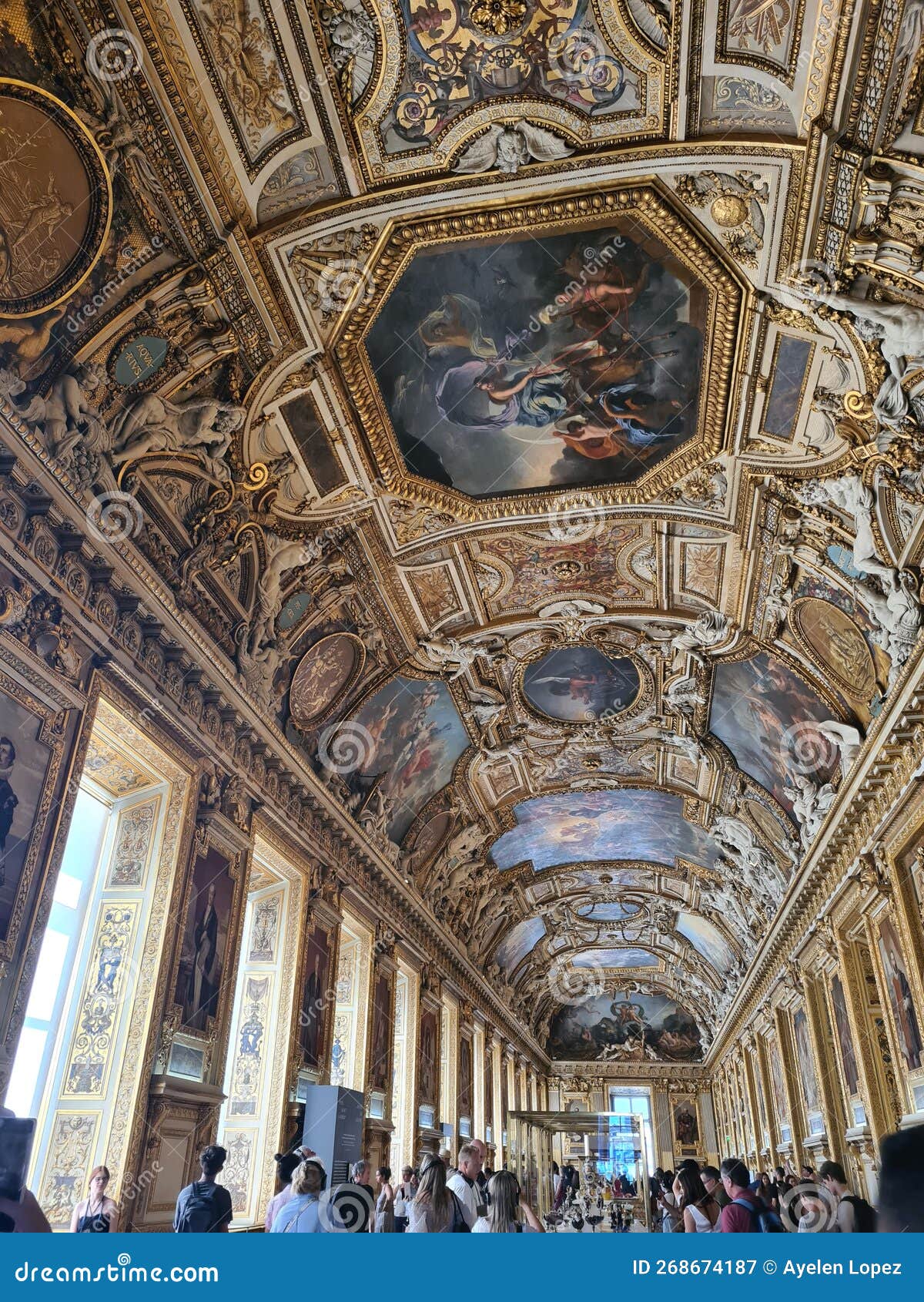 Musée du Louvre paintings editorial photography. Image of muse - 268674187