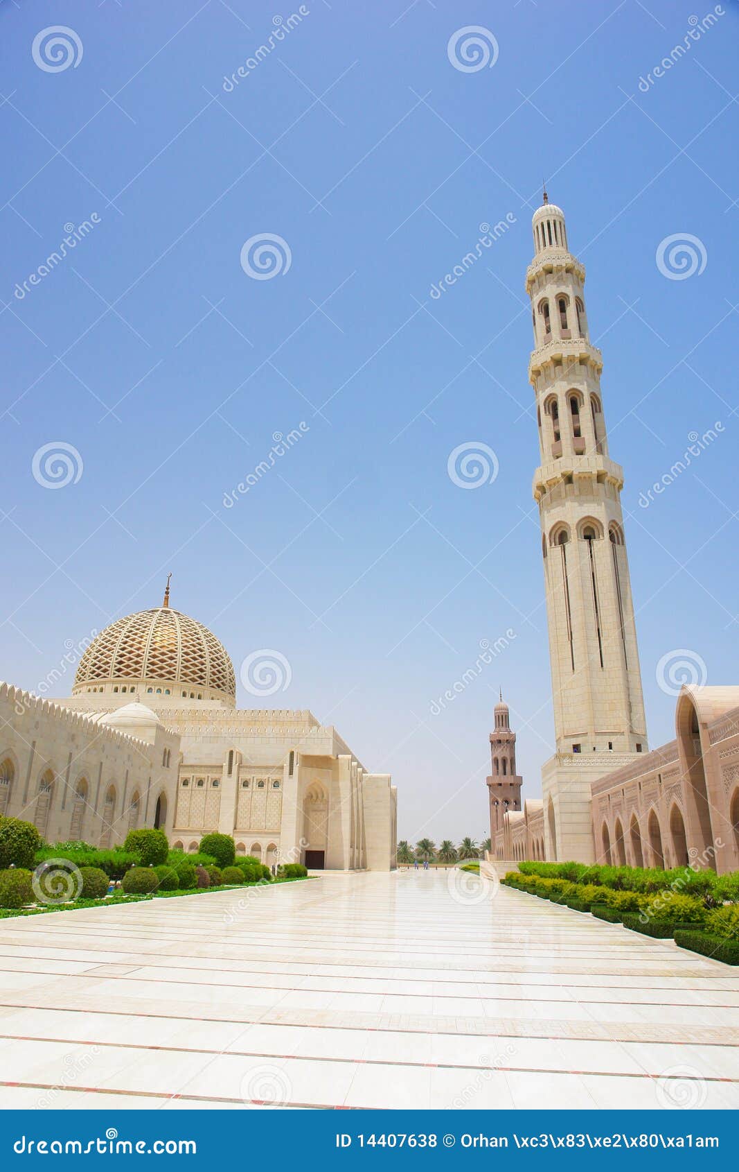 Muscat, Oman - Sultan Qaboos Grand Mosque Stock Photo - Image of hajj ...