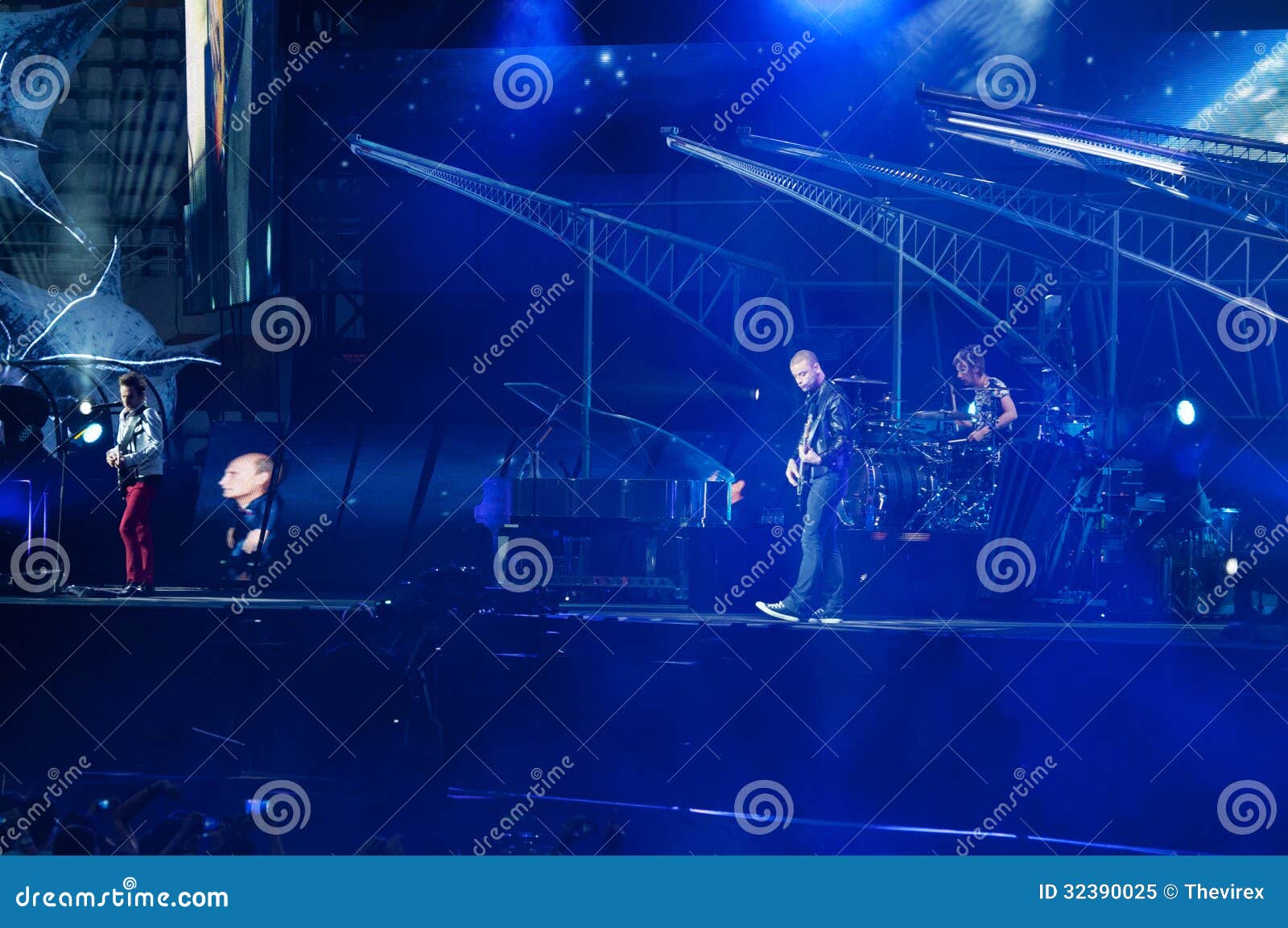 Muse Live! editorial image. Image of entertainment, rock - 32390025