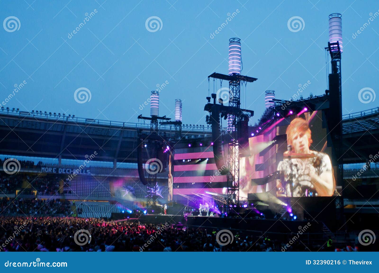 Muse Live! editorial photo. Image of entertainment, rock - 32390216