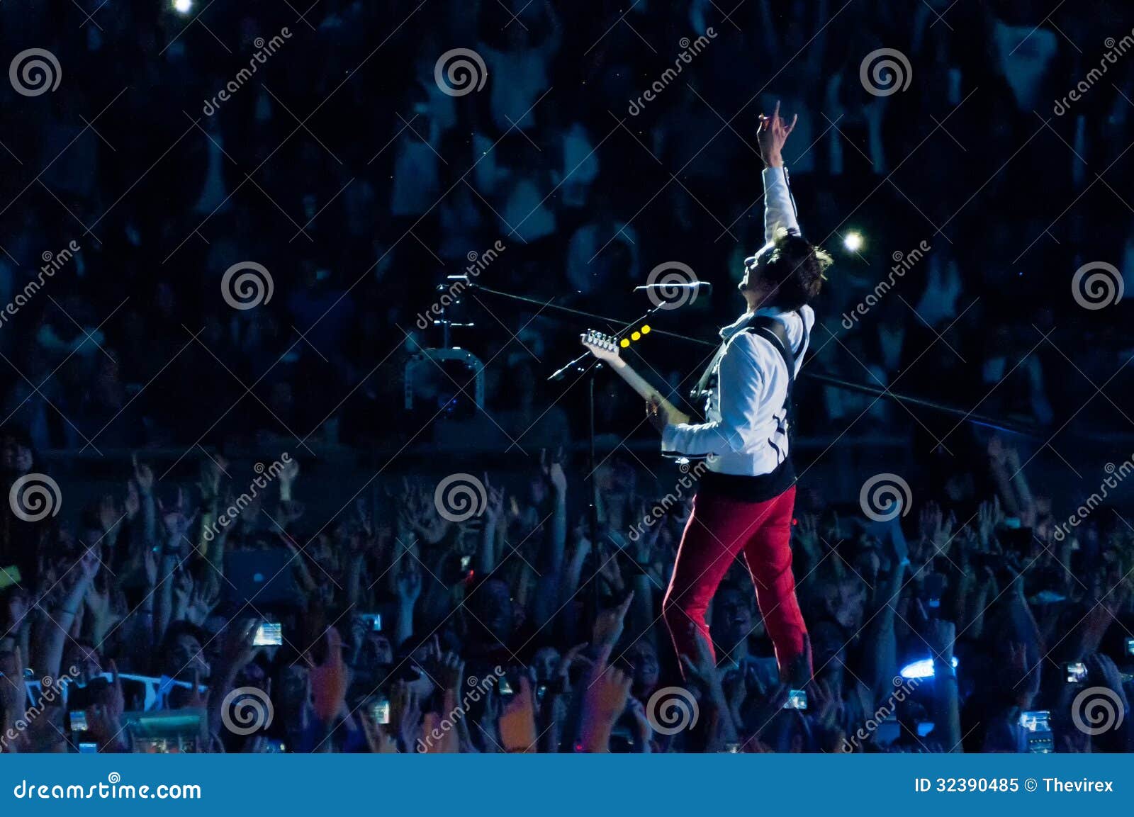 Muse Live! editorial image. Image of independent, live - 32390485